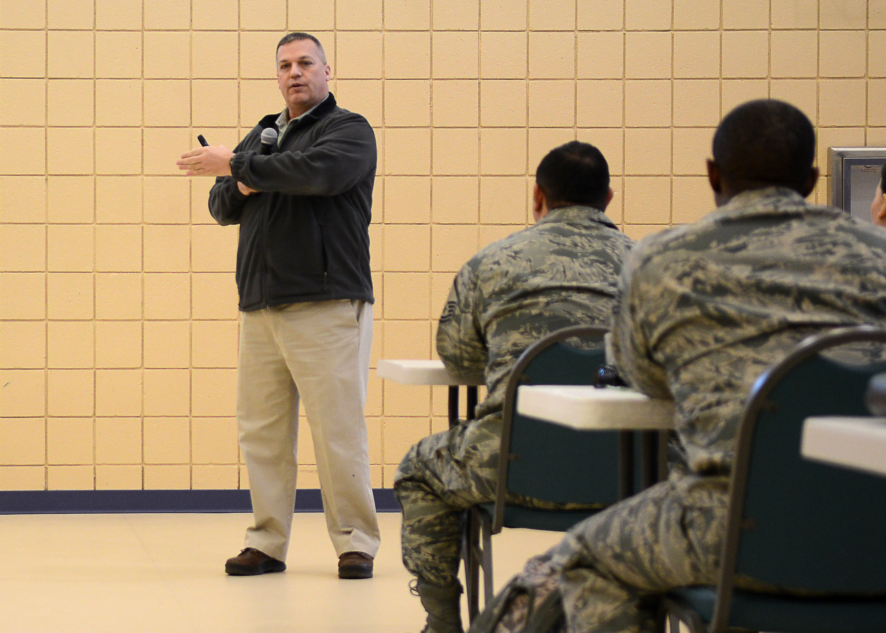 Briefing starts Airmen on right foot