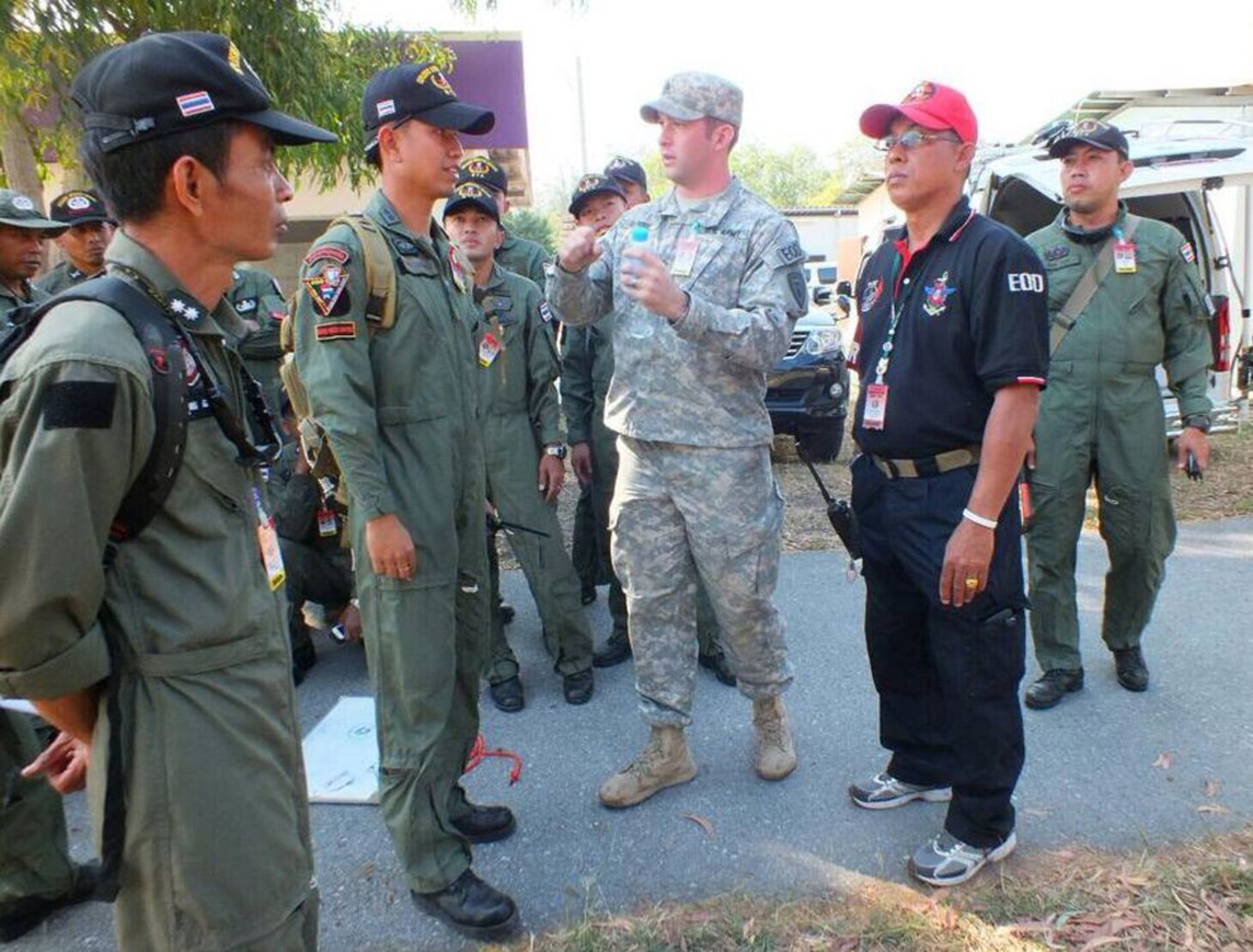 U.S., Thai Explosive Ordnance Disposal Technicians Share Lessons ...