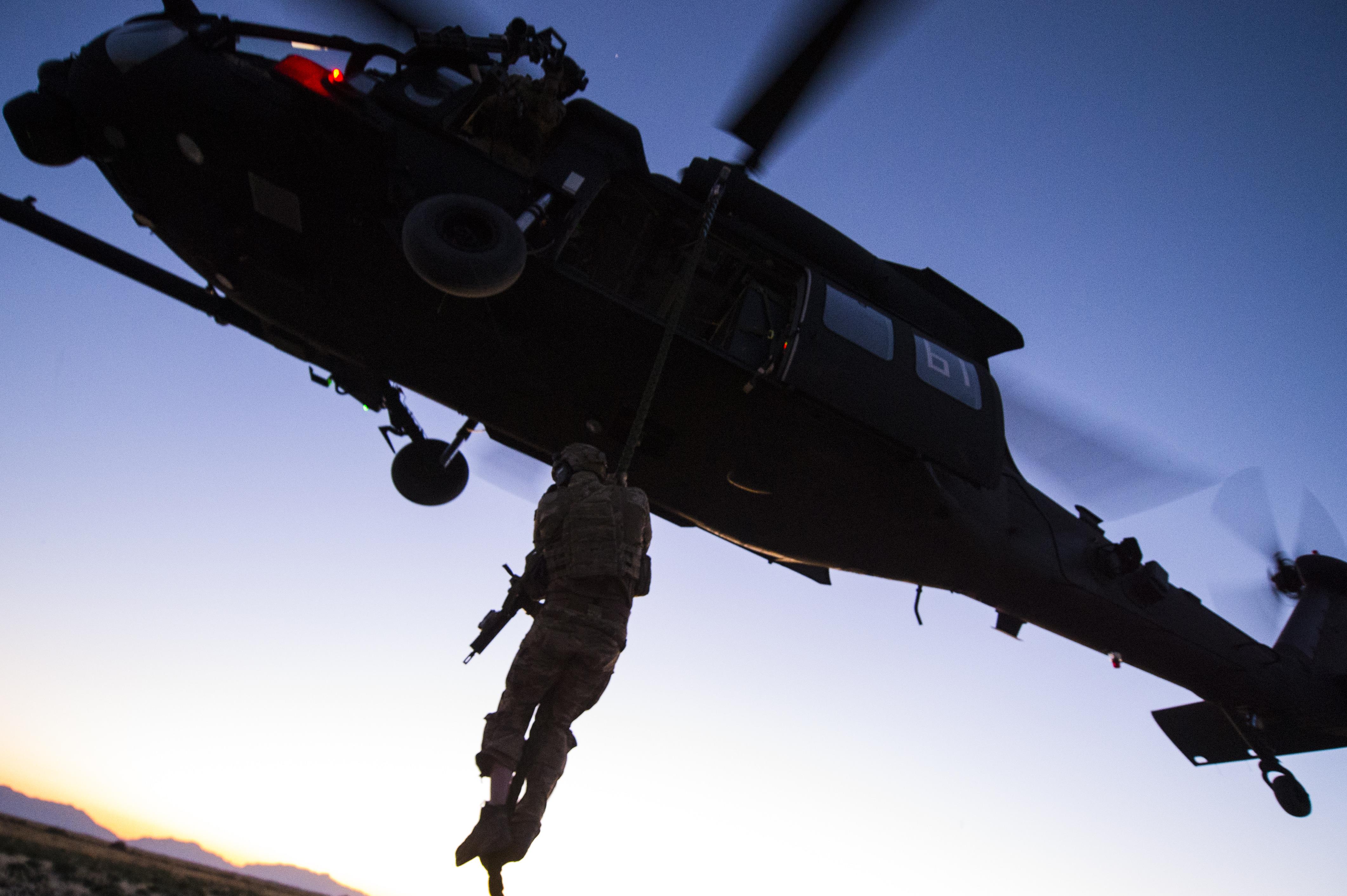 Special Tactics trains for infiltration