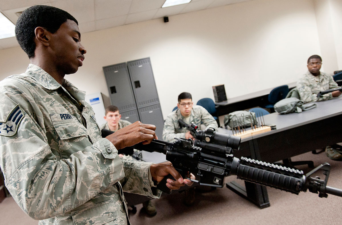 Airman finds fulfillment in weapons instruction > Pacific Air Forces ...