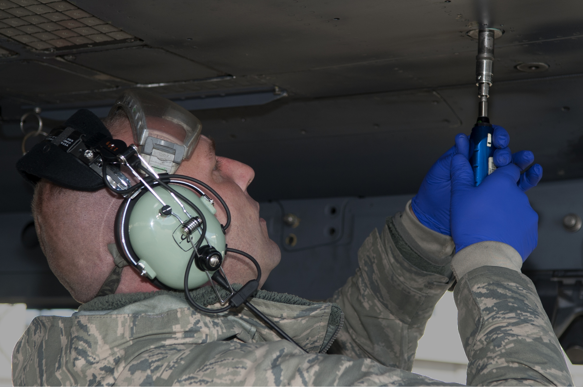 Maintainers show their skills during Dedicated Eagle Keeper competition ...