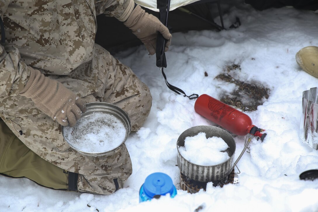 Logistics Marines conquer slopes