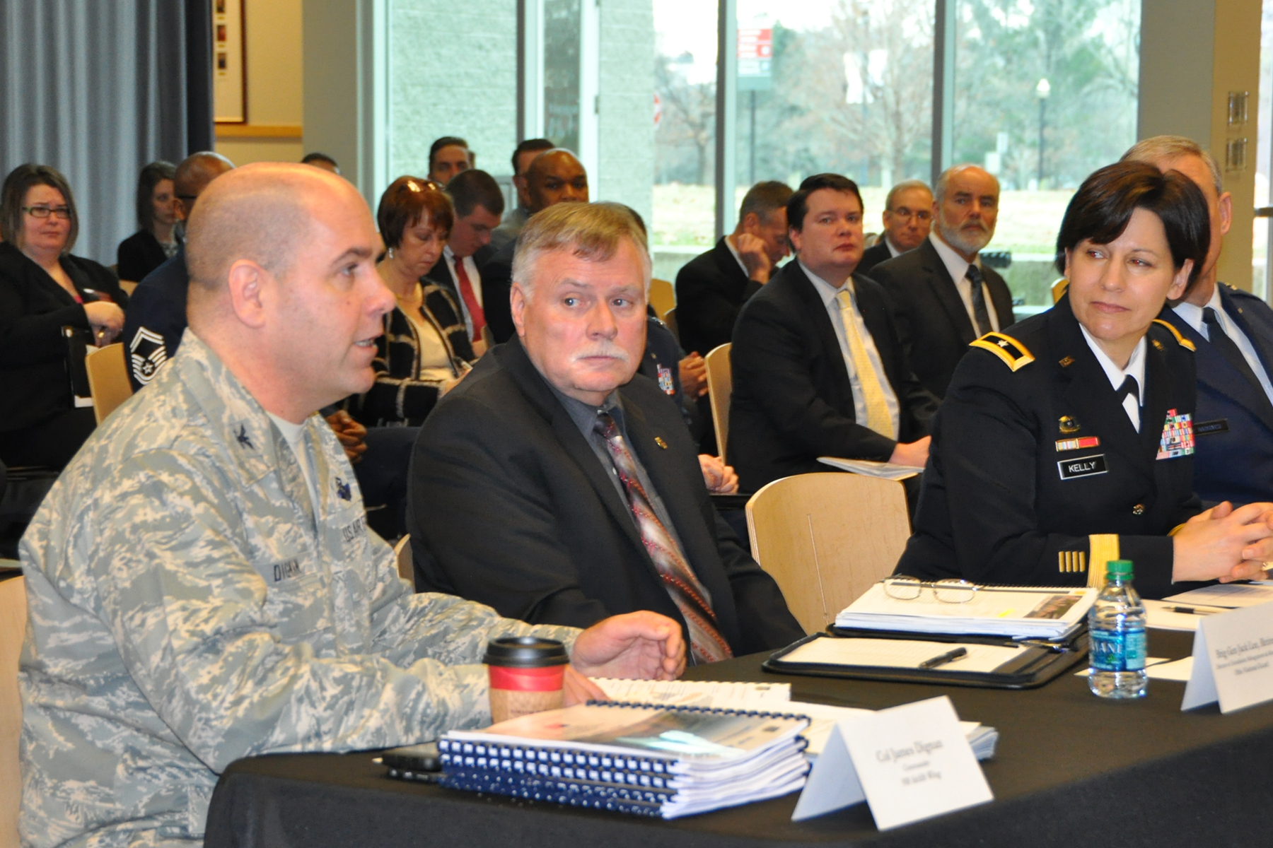 Ohio delegation invites 910th commander to talk up Youngstown