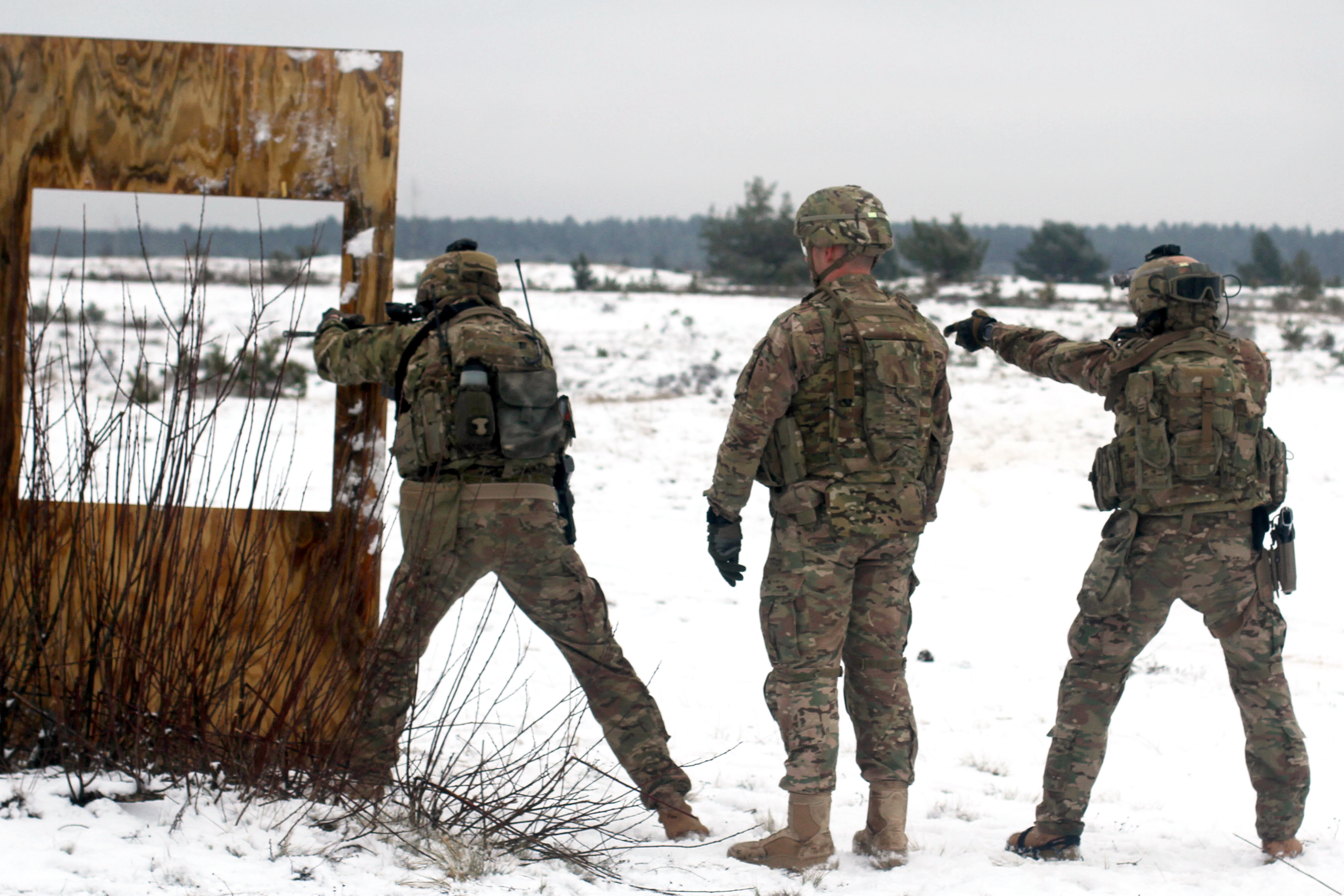 U.S. soldiers participate in a live-fire range during exercise ...
