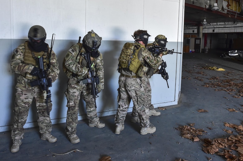 DAGRE trains in close quarters combat > Hurlburt Field > Article Display