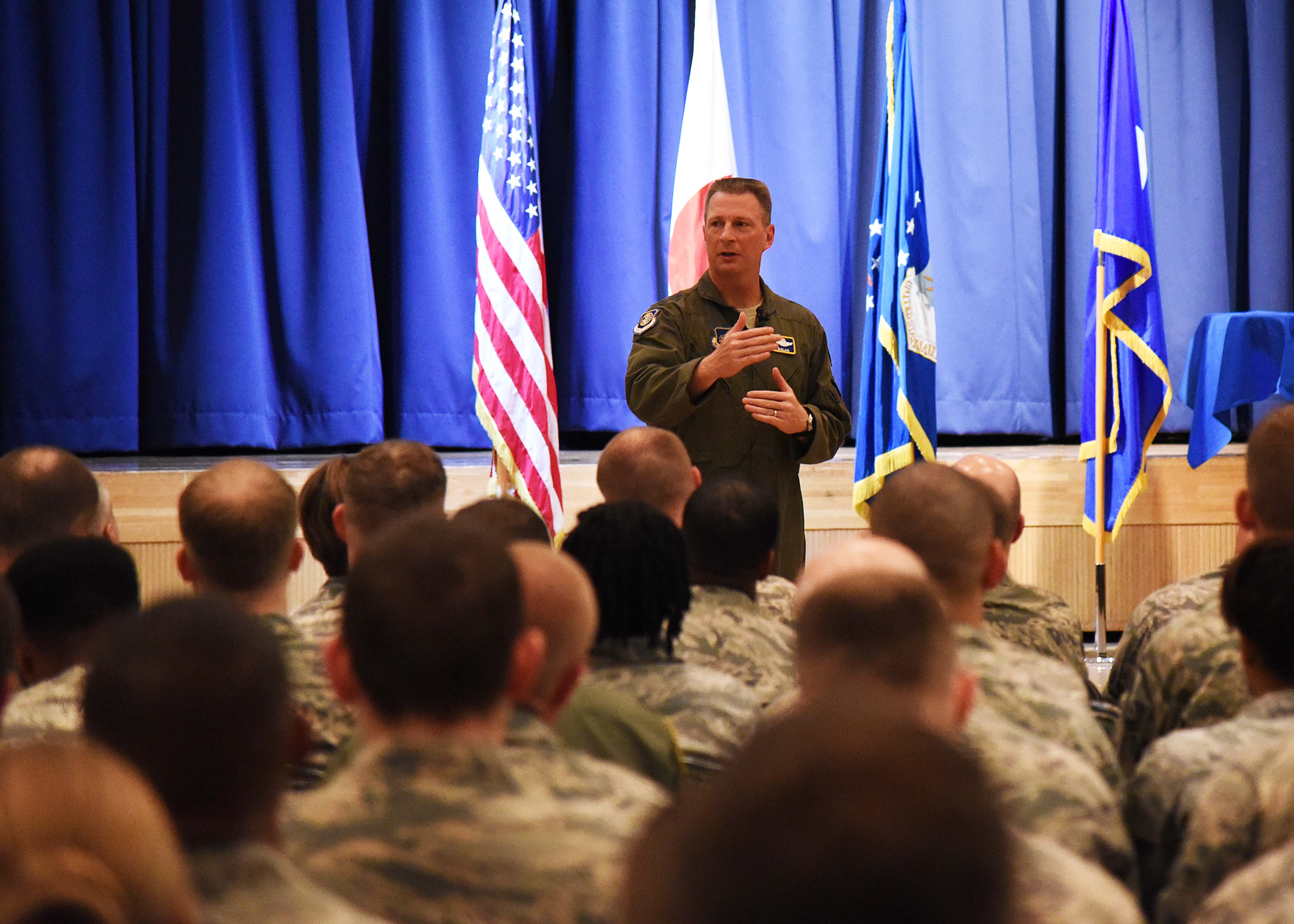 USFJ, 5 AF commander visits Misawa > Misawa Air Base > Article Display