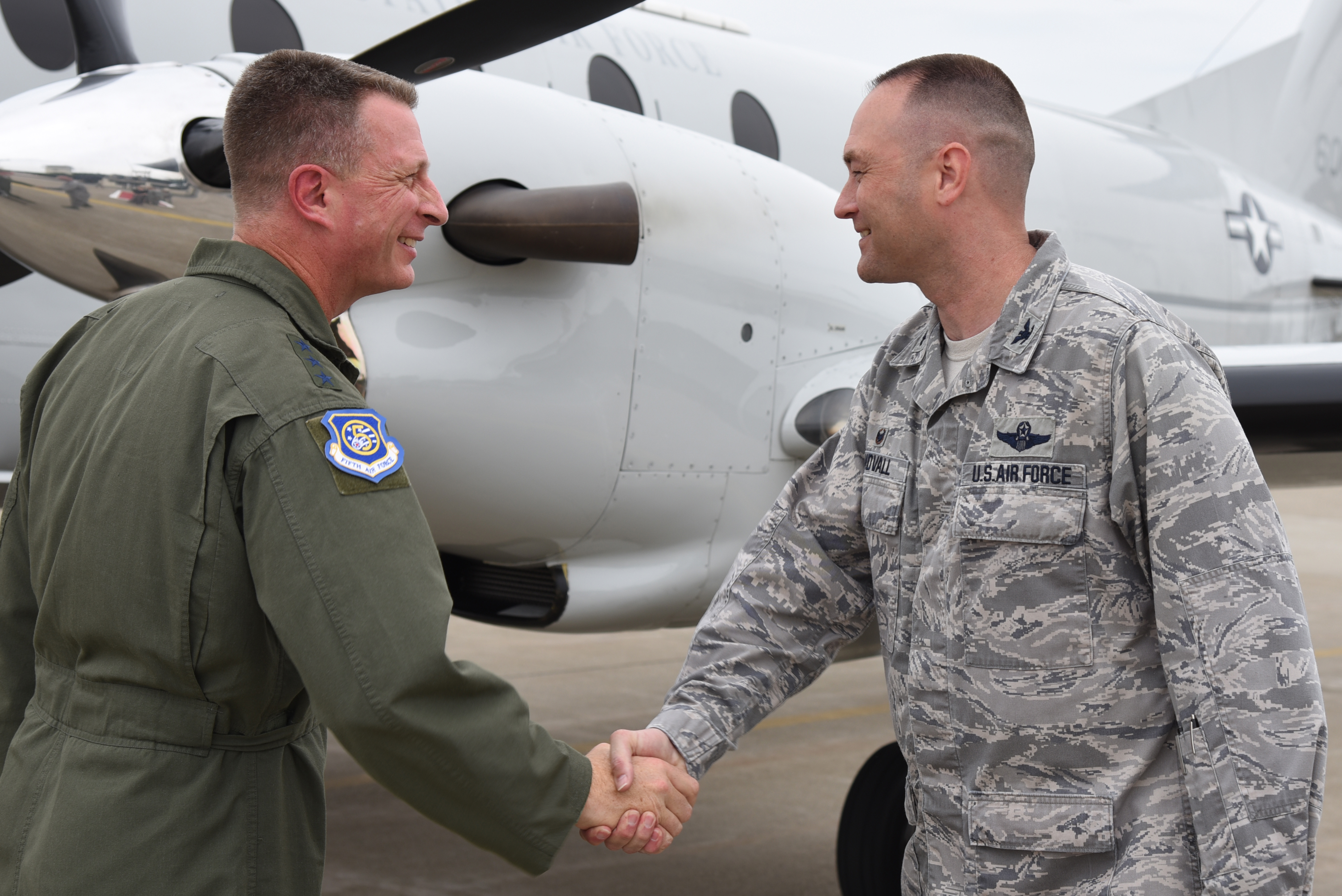 USFJ, 5 AF commander visits Misawa > Misawa Air Base > Article Display