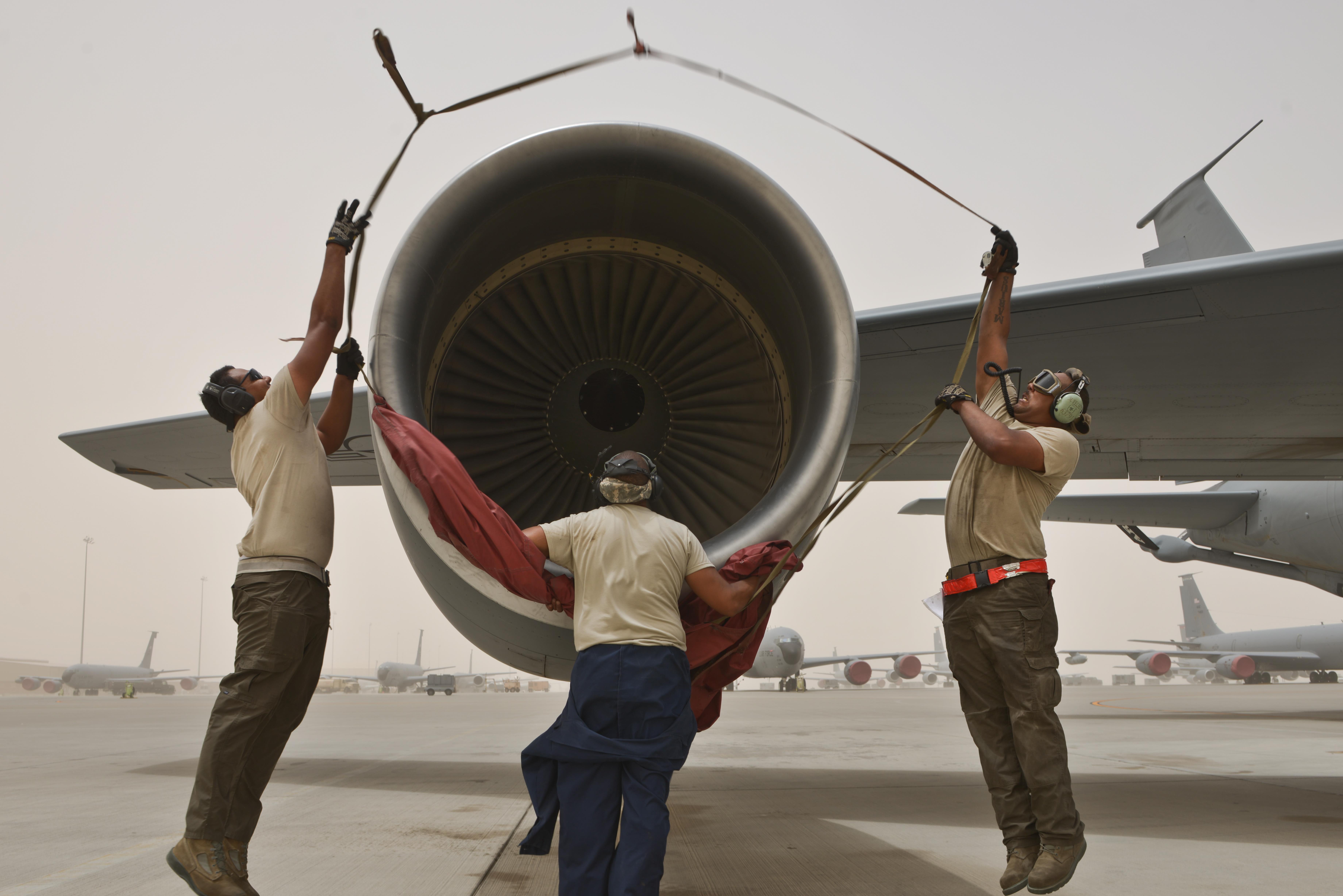 Expeditionary maintenance Airmen work the ‘line’ > Air Force Reserve ...