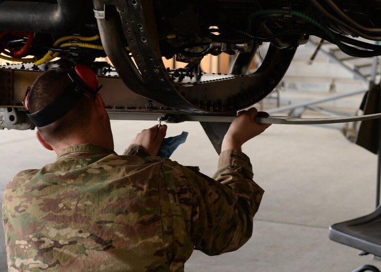 F-16 Maintainers conducts phase inspection; keep jets ready for flight ...
