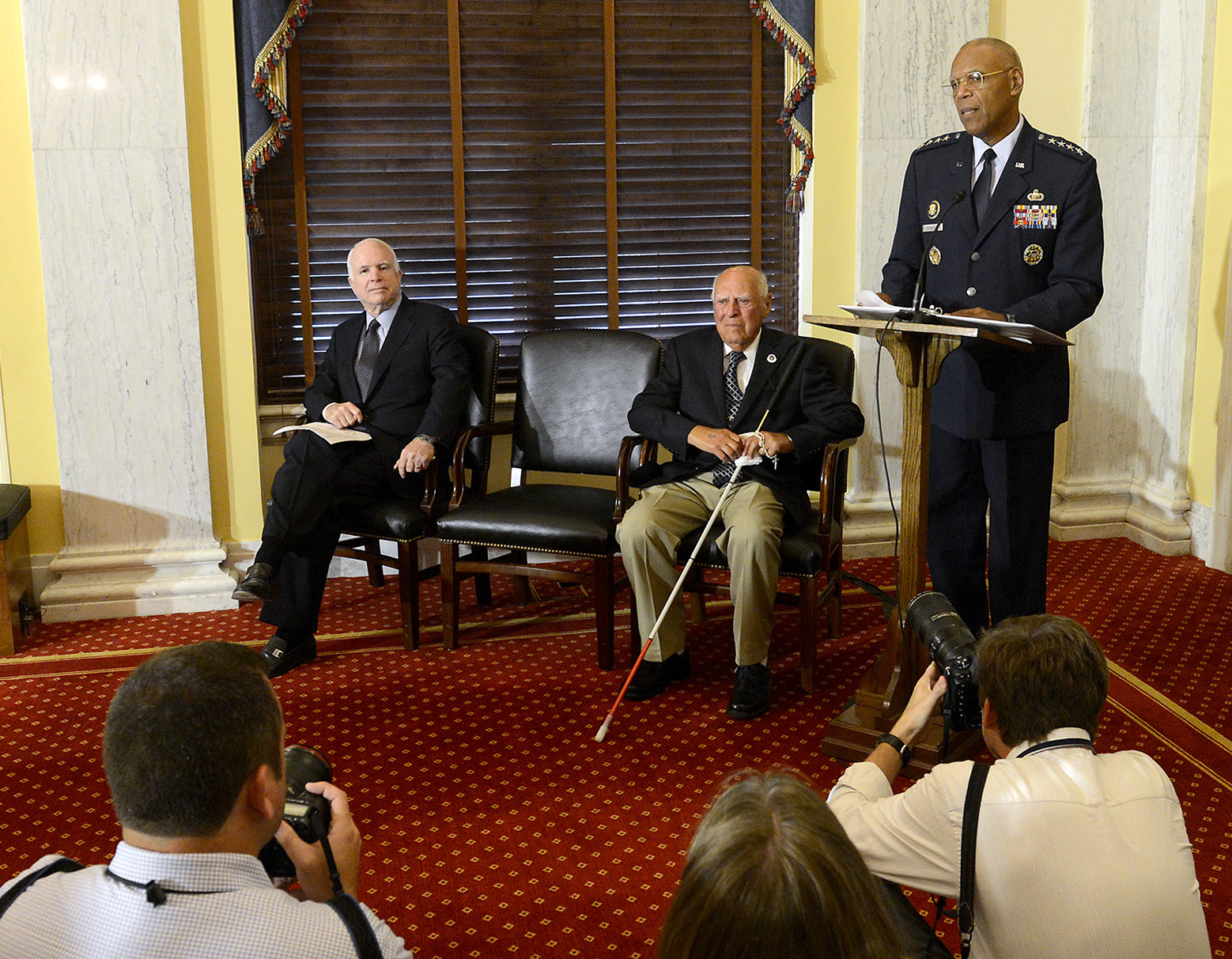 WWII Veteran, POW receives Presidential Unit Citation > Air Force ...