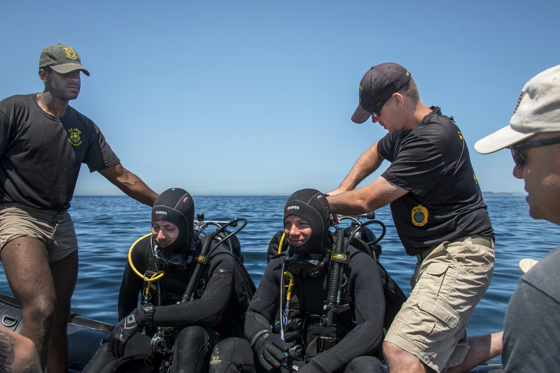 U.S. Army divers survey sea channels during preparations for exercise ...