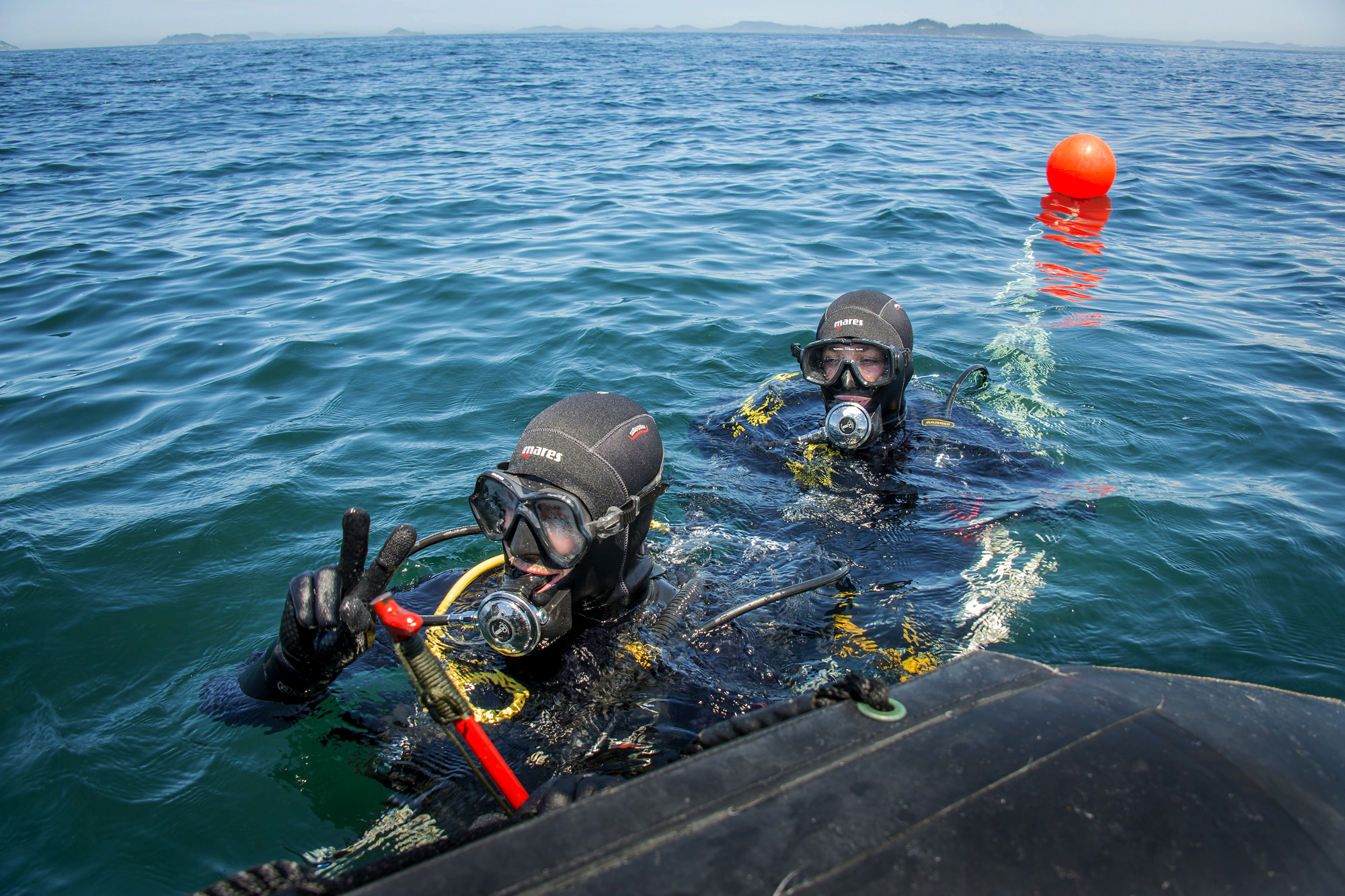 U.S. Army divers survey sea channels during preparations for exercise ...