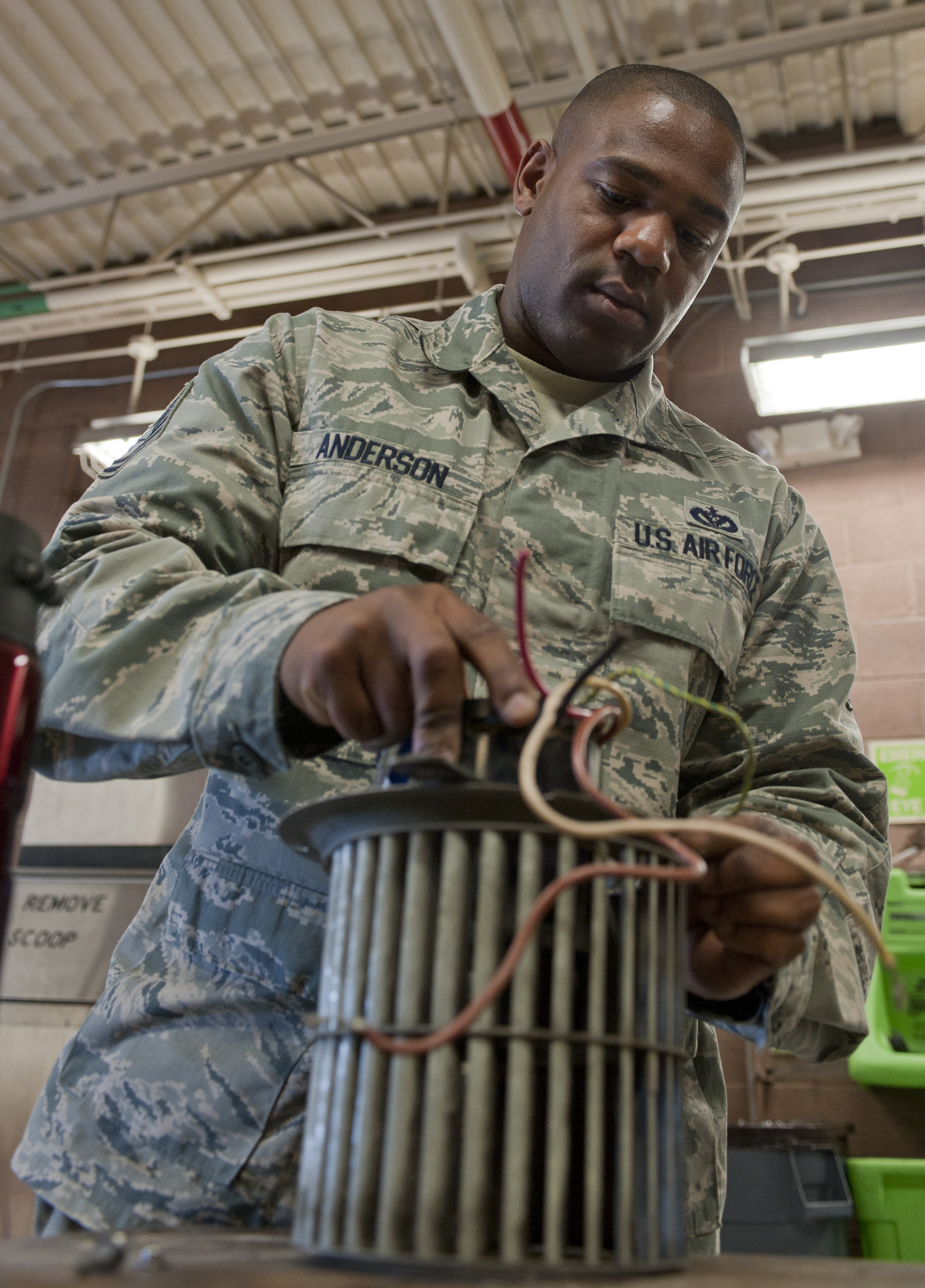HVAC/R keeps Nellis Airmen cool > Nellis Air Force Base > Article Display