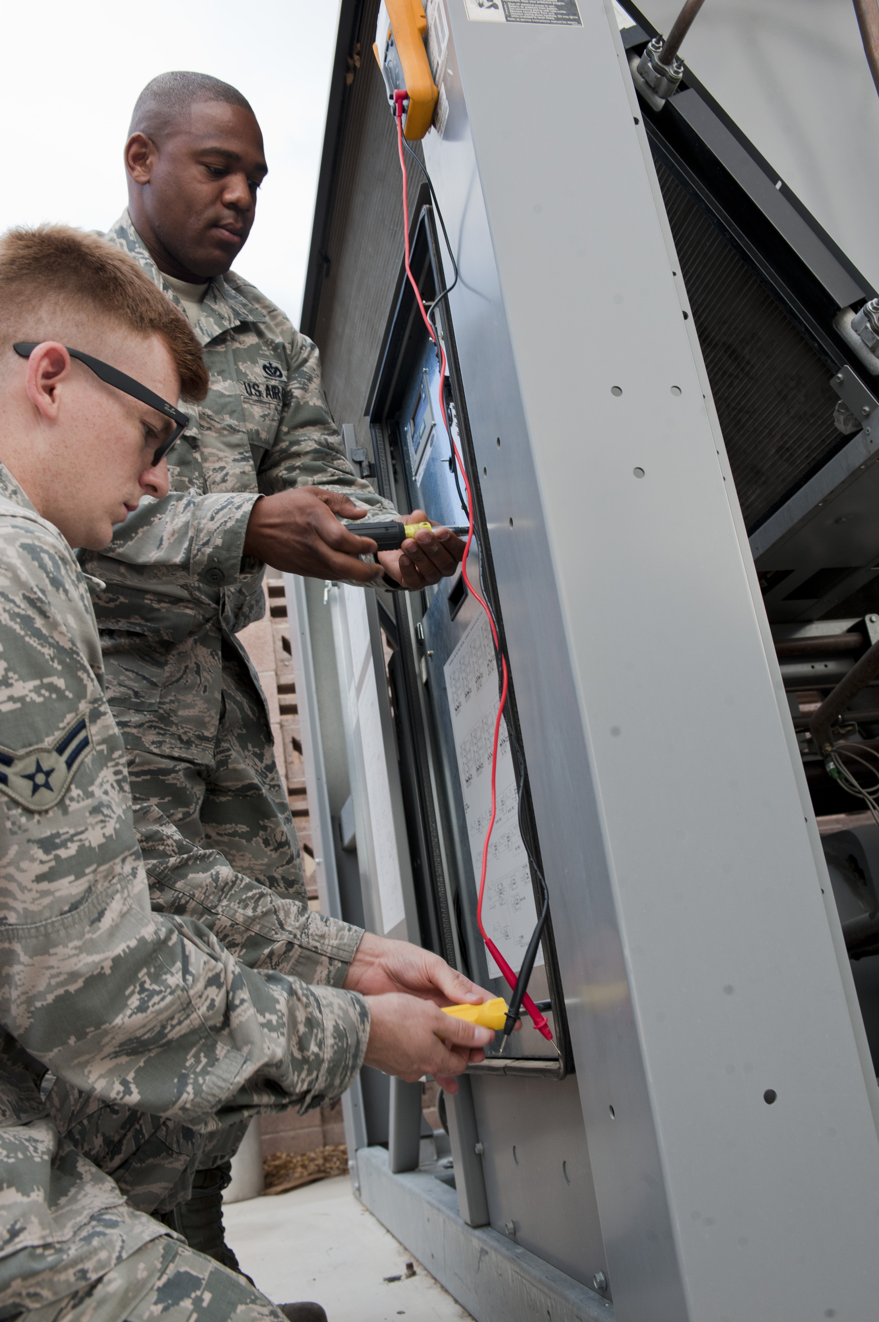 HVAC/R keeps Nellis Airmen cool > Nellis Air Force Base > Article Display
