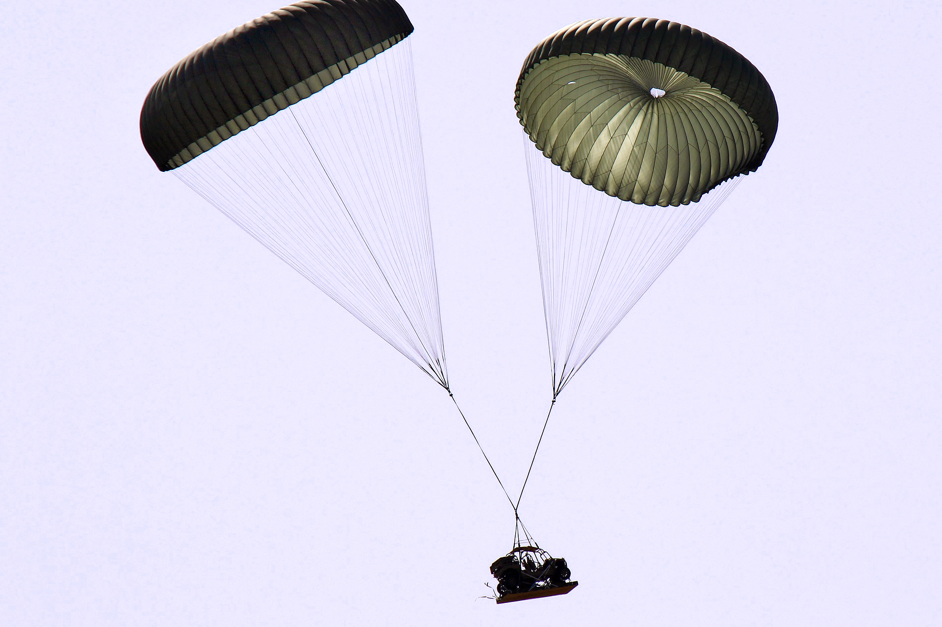 Army paratroopers assigned to the 82nd Airborne Division conduct a ...