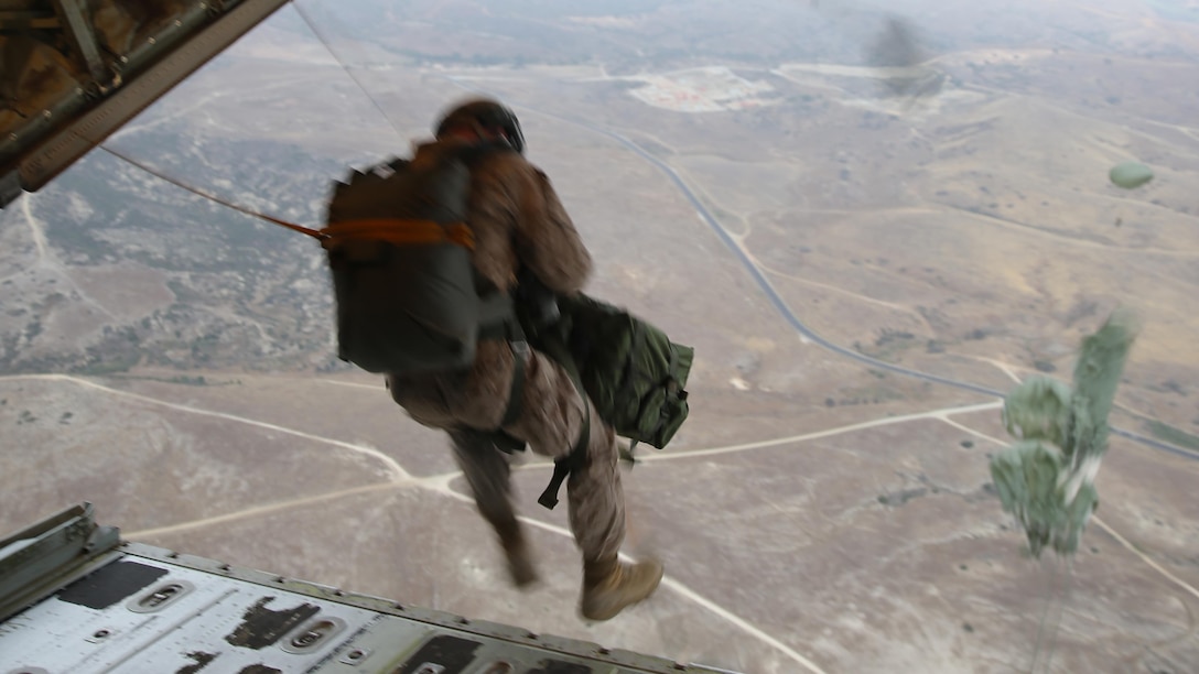 VMGR-352, 1st Radio Battalion conduct parachute drop
