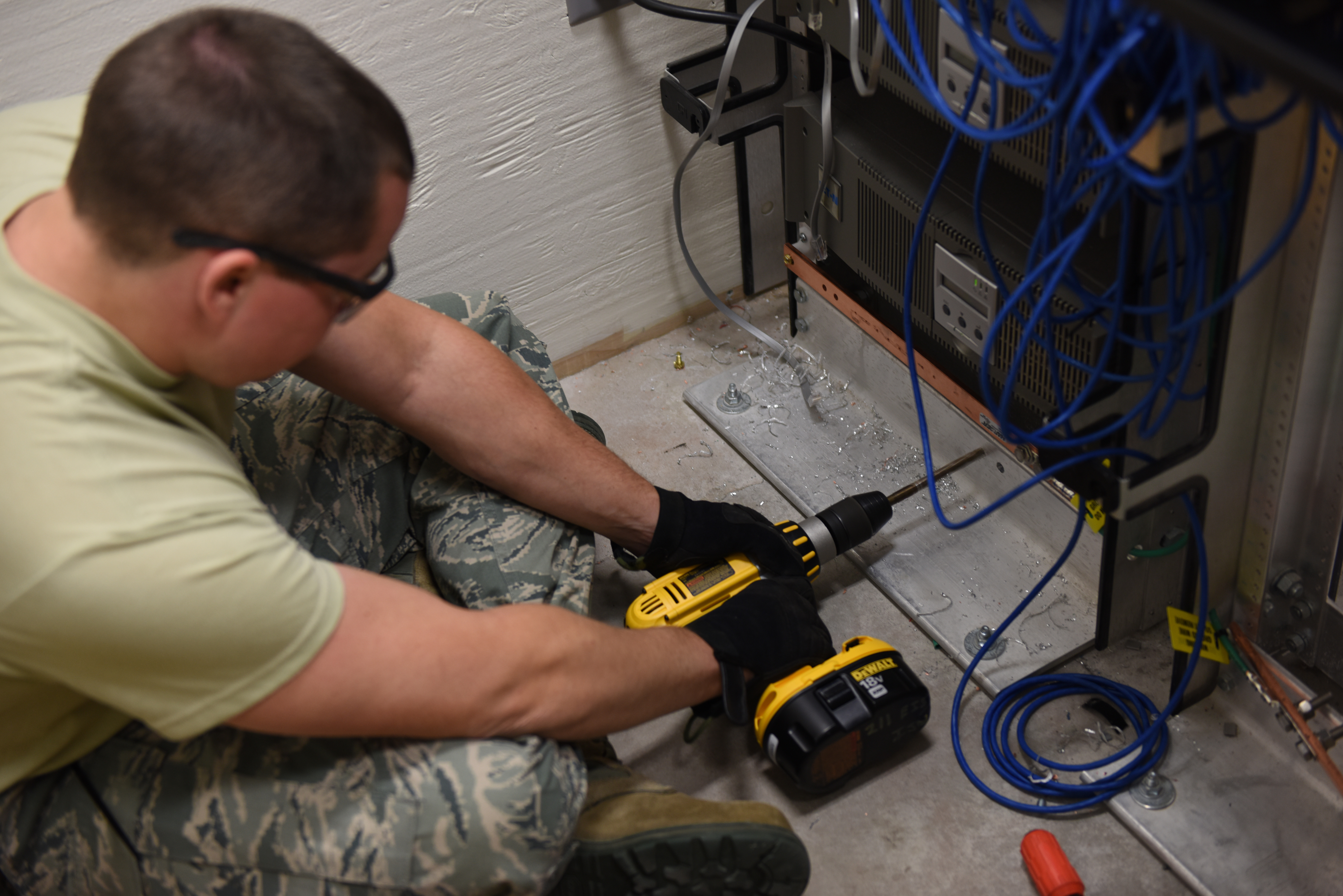 211th EIS provides assistance to Alaska ANG during Exercise Frosty ...