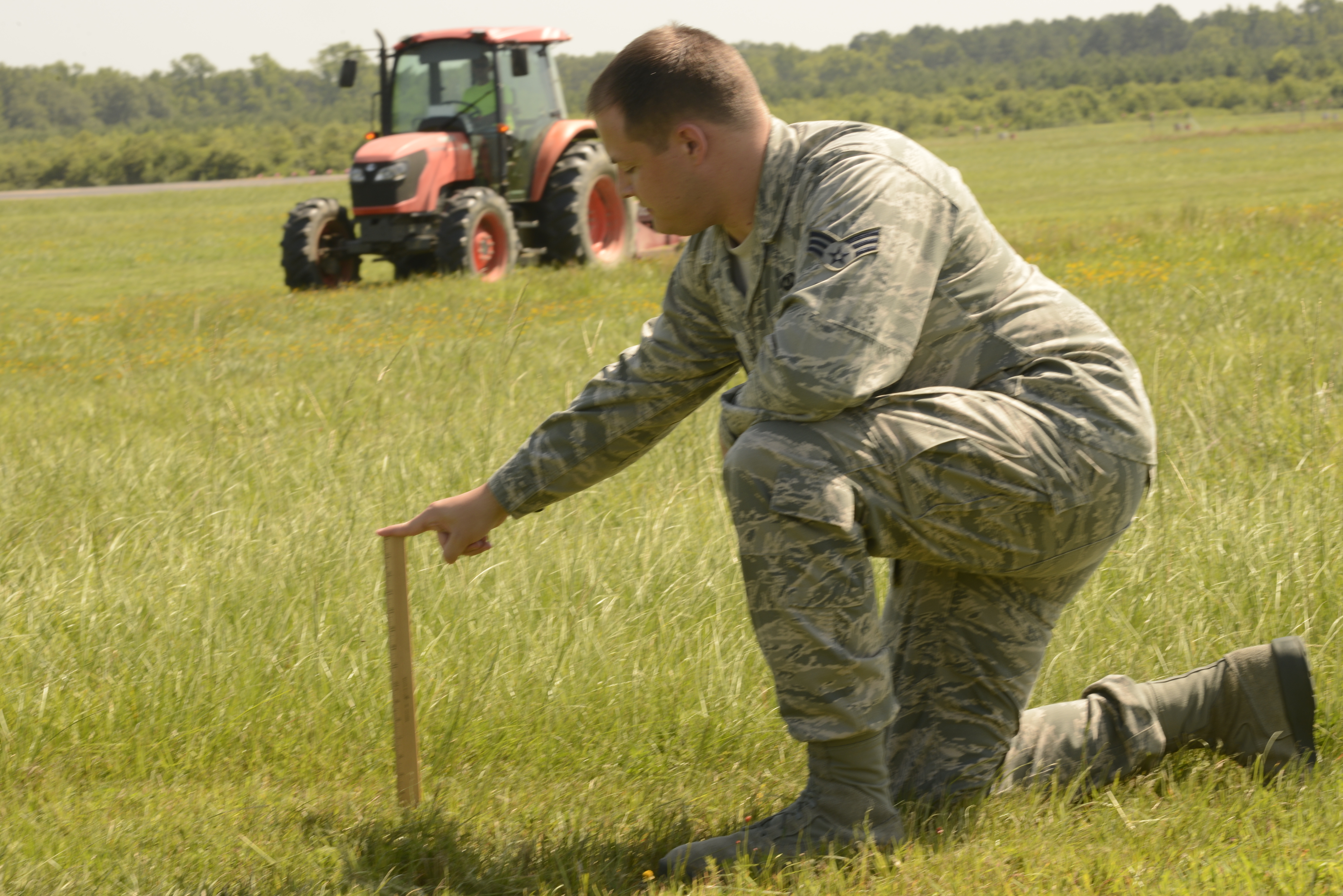 Wildlife Biologist helps keep airfield and pilots safe > Little Rock ...