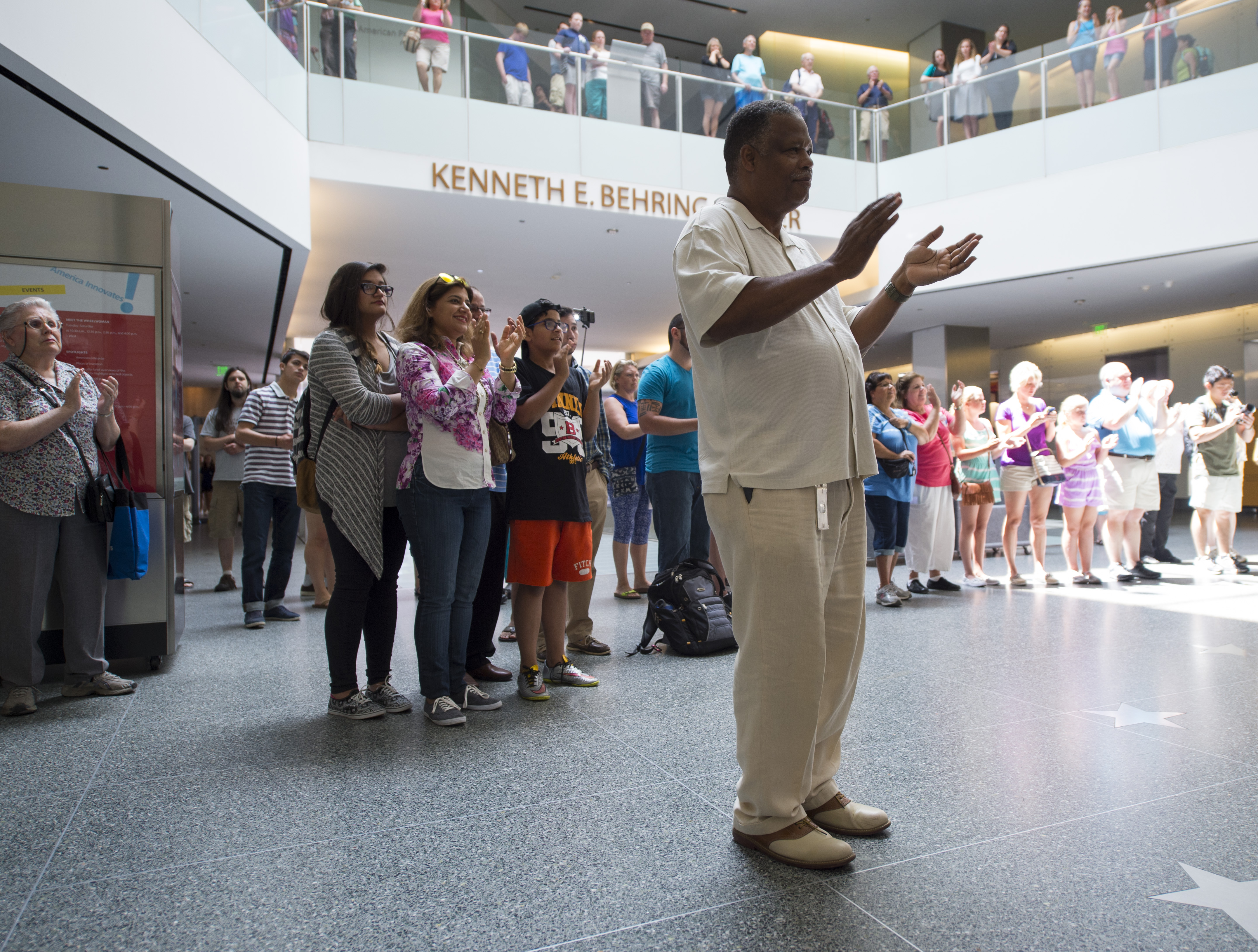 Strolling Strings entertain downtown D.C.