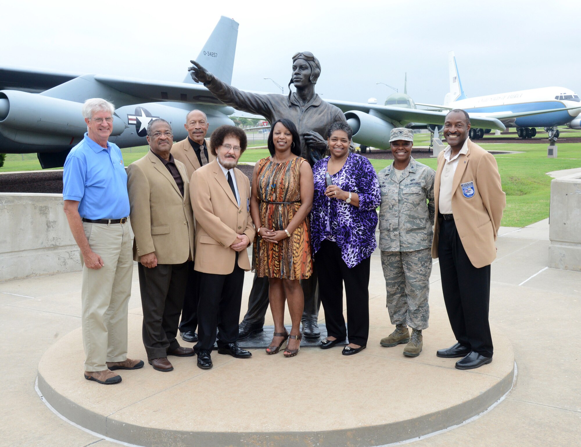 Tinker honors trailblazing fighter pilots > Tinker Air Force Base ...
