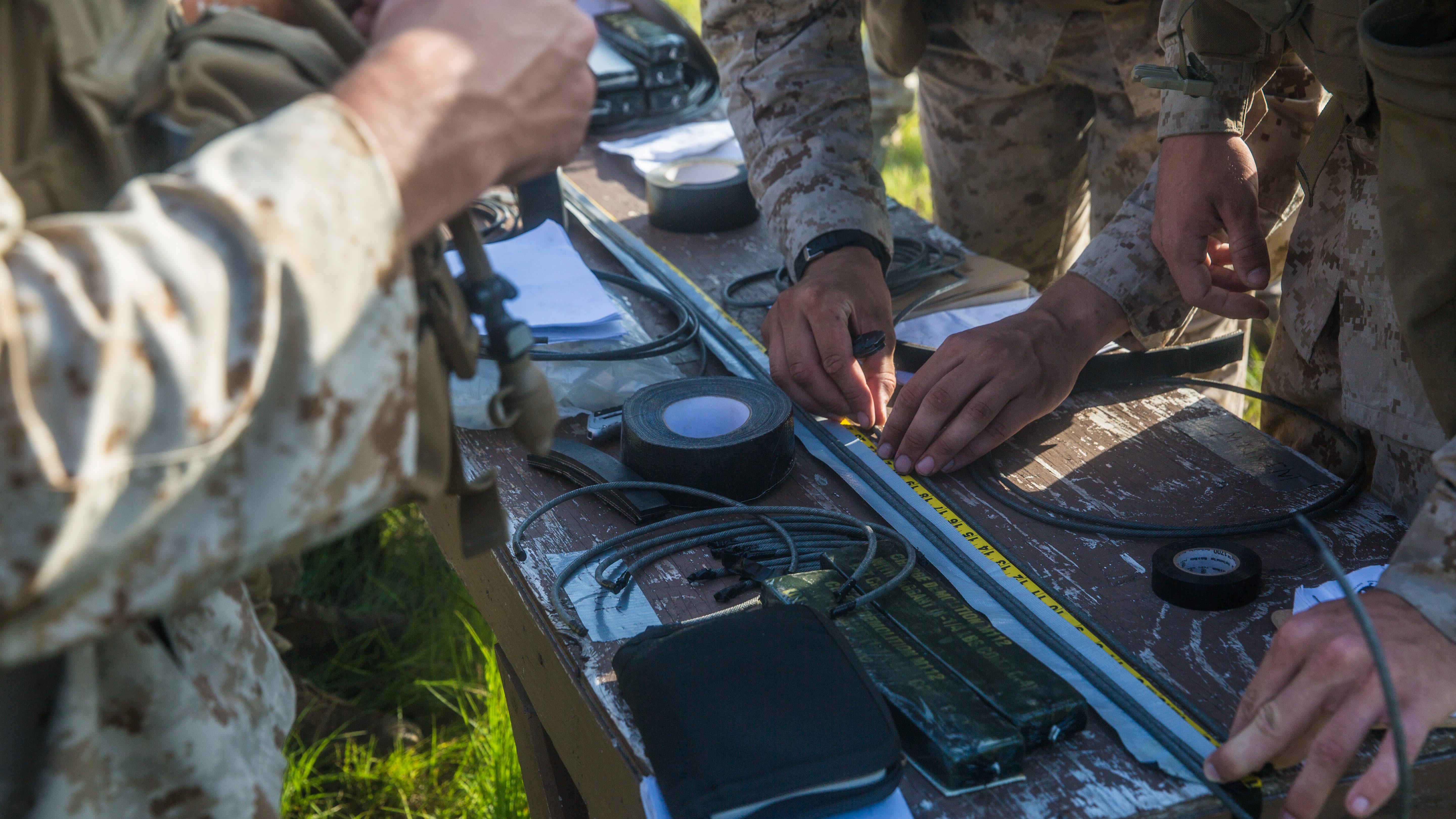 Fire and Fury; 2nd CEB, 1/8 conduct urban breaching techniques to ...