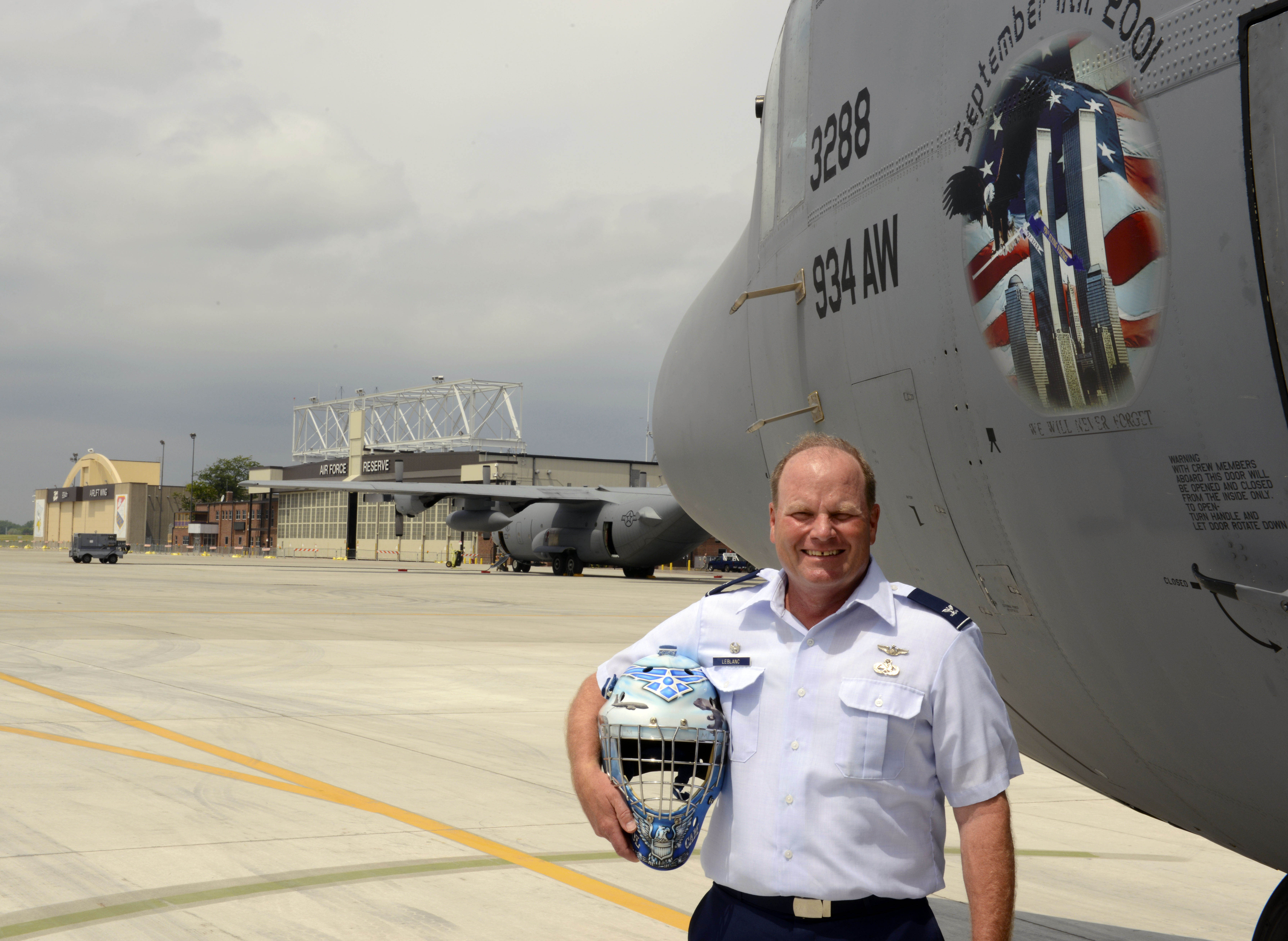 After 40 years service, colonel brings total force to ice > Minneapolis ...