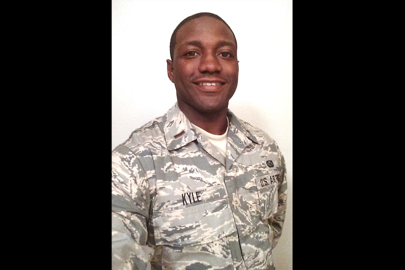 Enlisted TR becomes IMA officer > Air Reserve Personnel Center ...