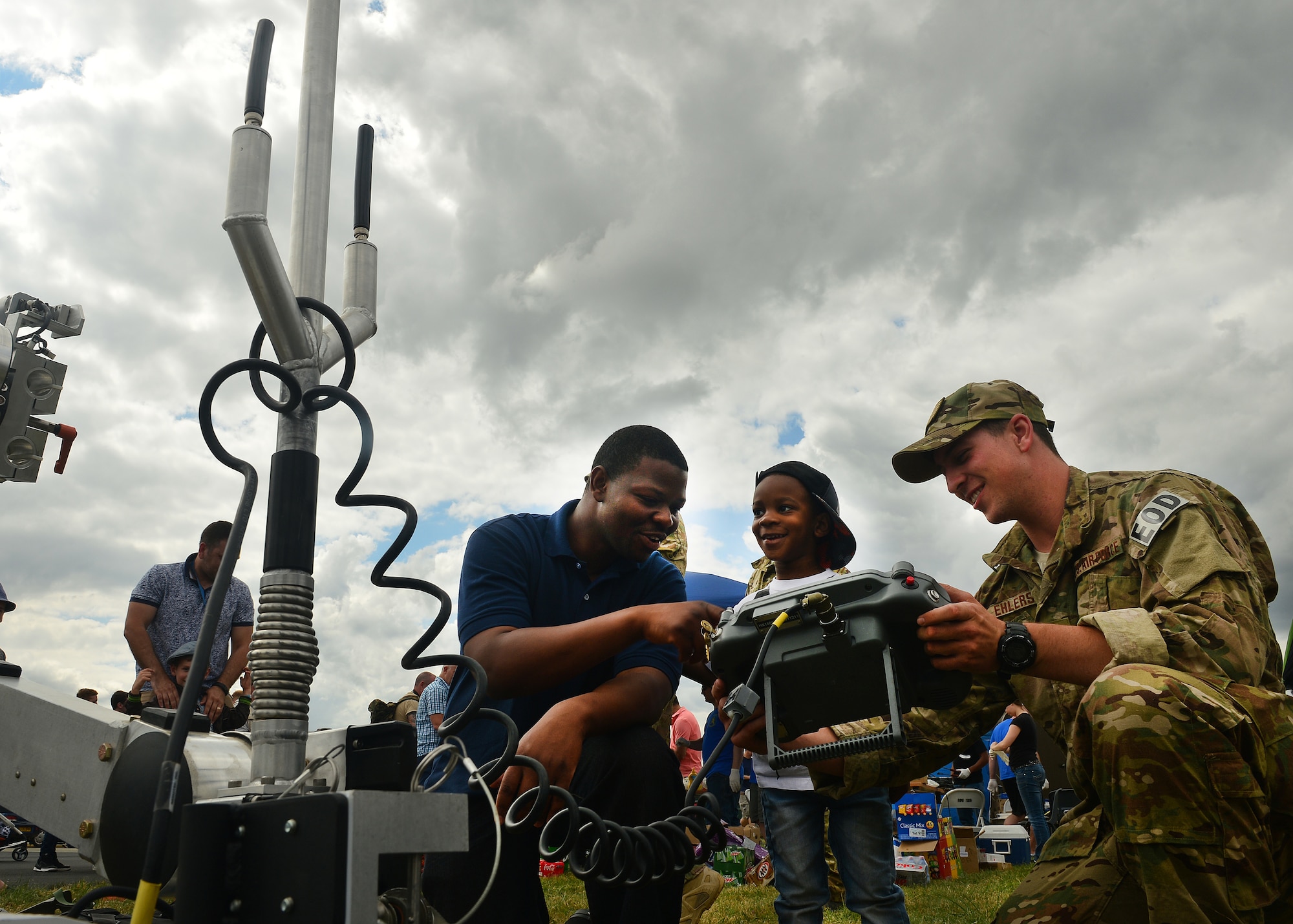 RAF, USAF share mission with families > U.S. Air Forces in Europe - Air ...