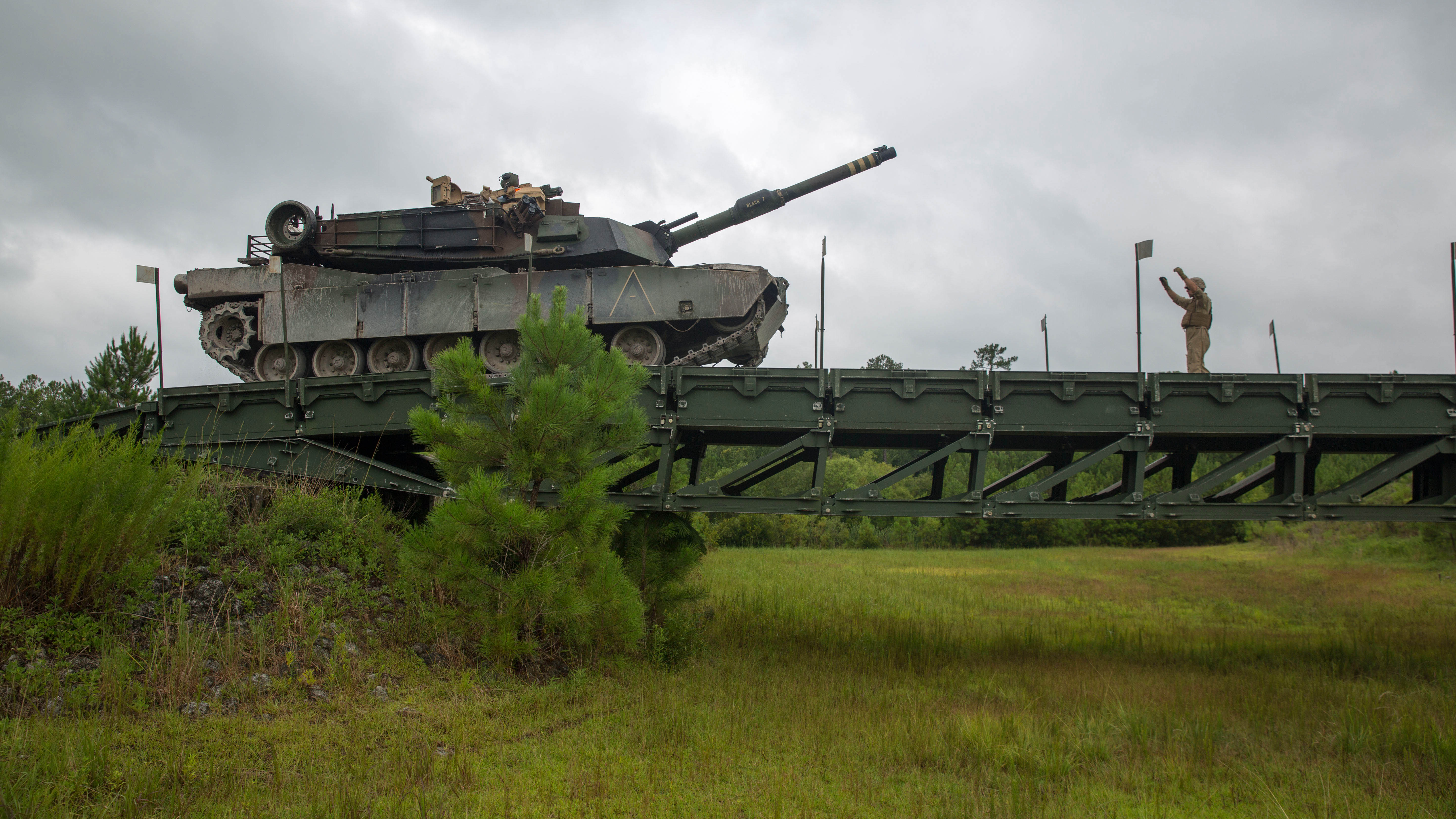 Lejeune’s Bridge Company successfully tests bridge using M1A1 Abrams ...