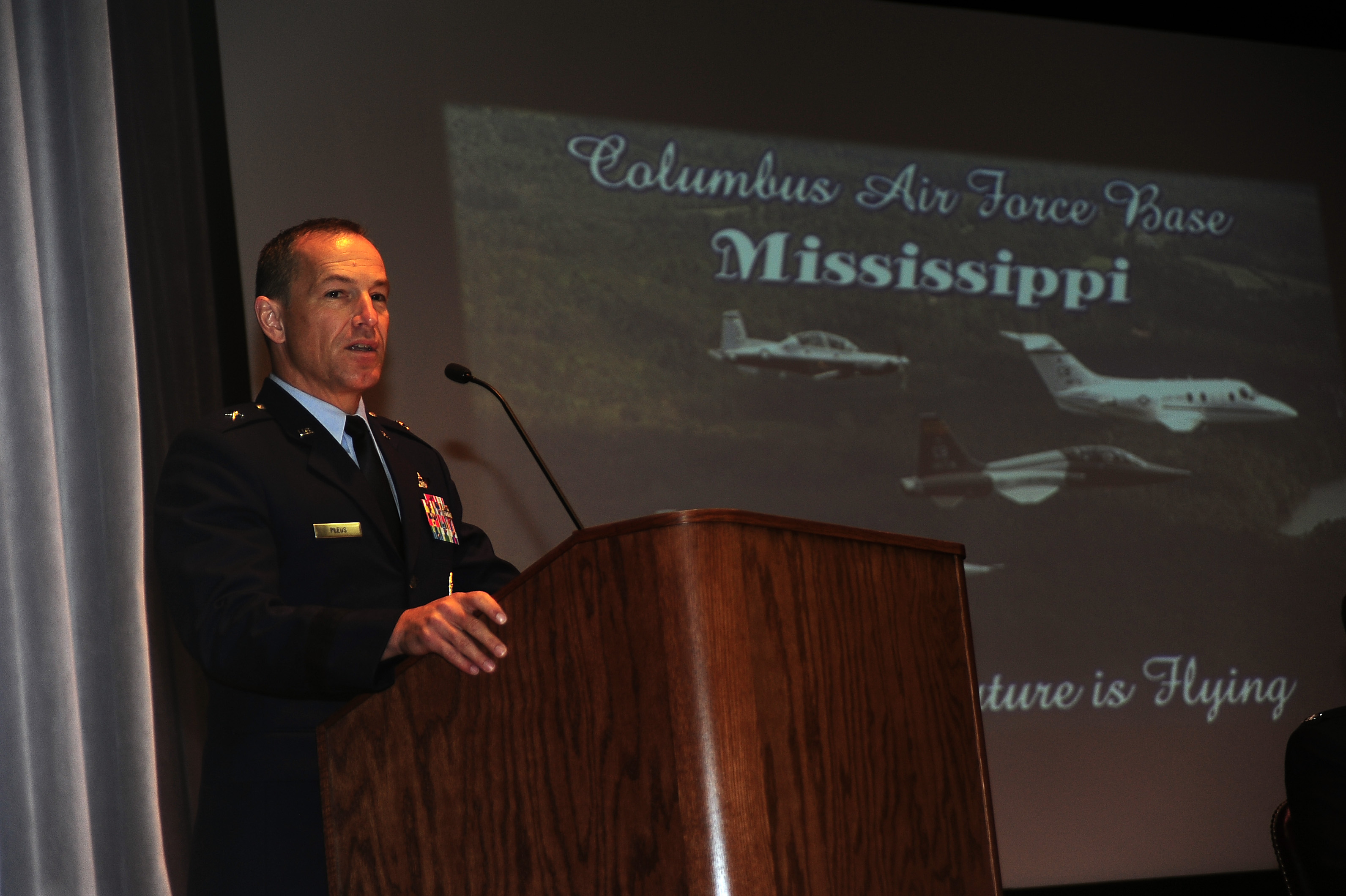 Pleus inspires new aviators, displays F-35s > Columbus Air Force Base ...