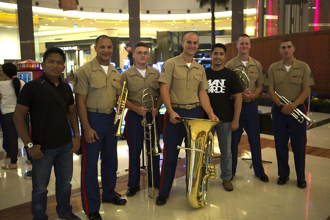MARFORPAC Band performs at the Pacific Palace Mall