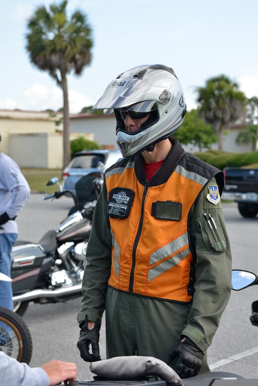 Motorcycle-safety training reinforces risk management > CONR-1AF ...