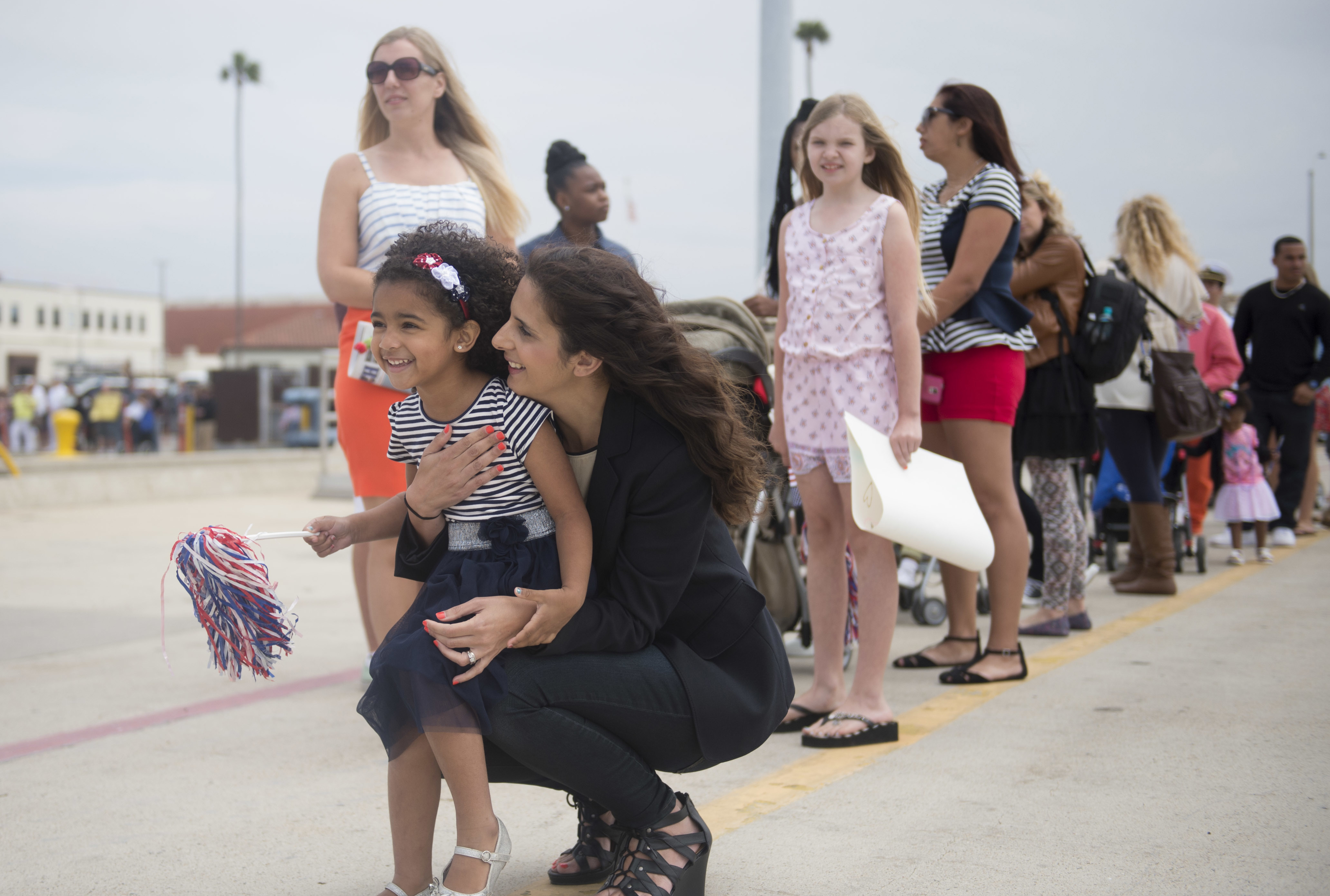 Amanda Pinkston and her daughter await the arrival of a Sailor at Naval ...
