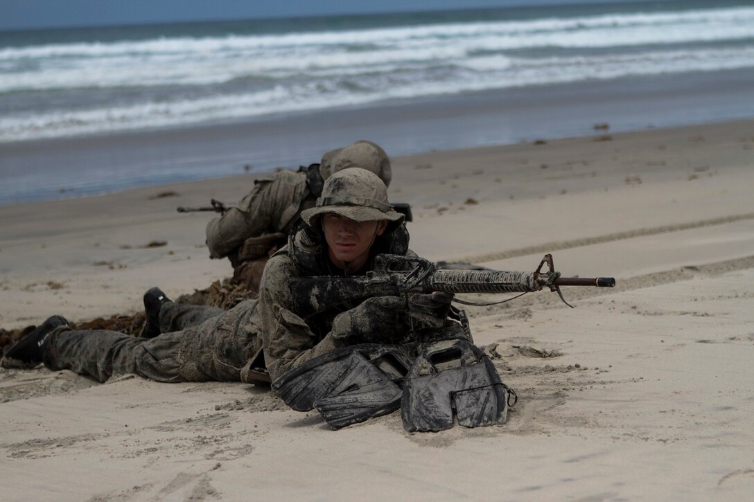 Marines with 1st Radio Recon conduct amphibious training