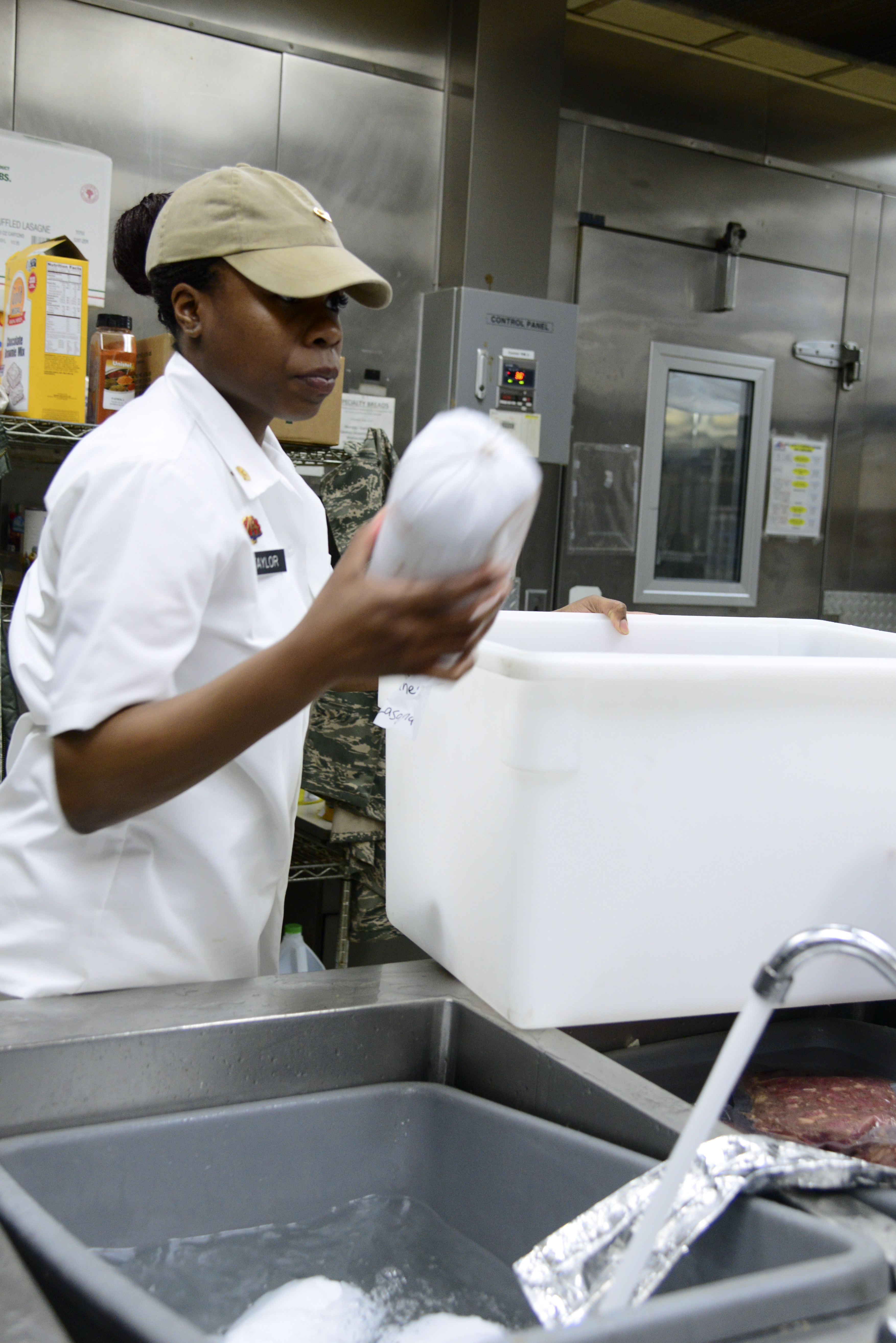 Food service specialists feed the force > Osan Air Base > Article Display