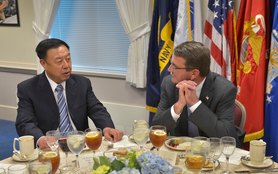 U.S. Defense Secretary Ash Carter converses with Chinese Gen. Fan ...