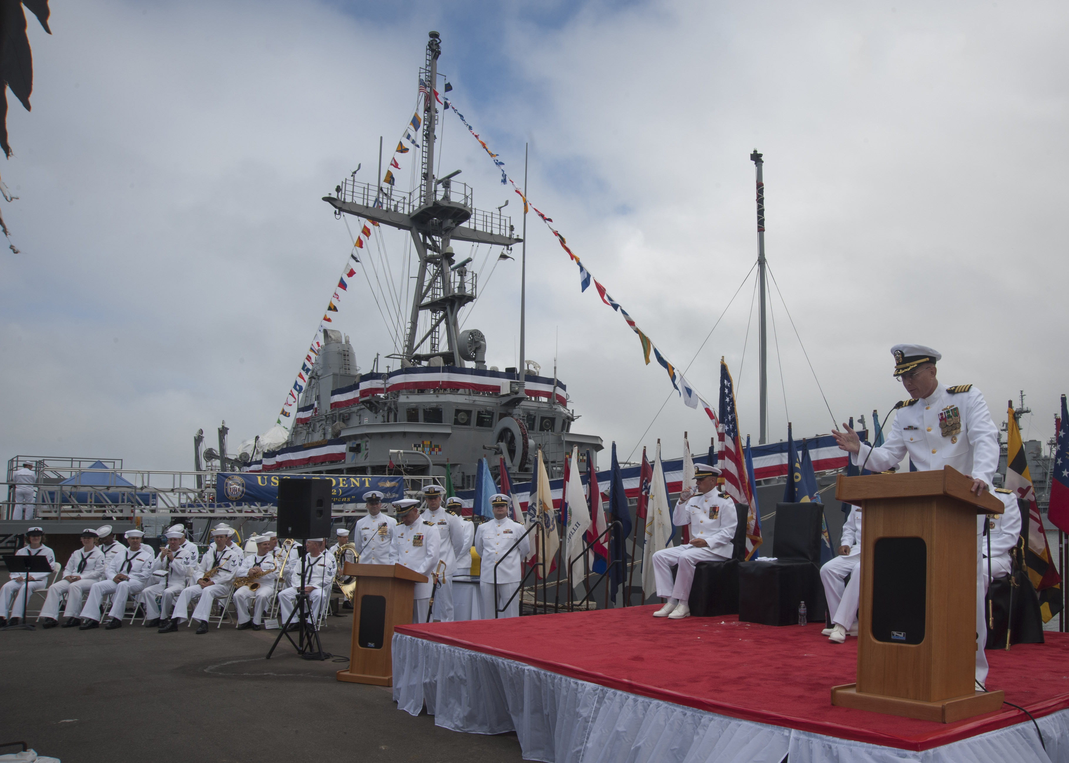 MCMRON 3 Holds Change of Command in San Diego > United States Navy ...