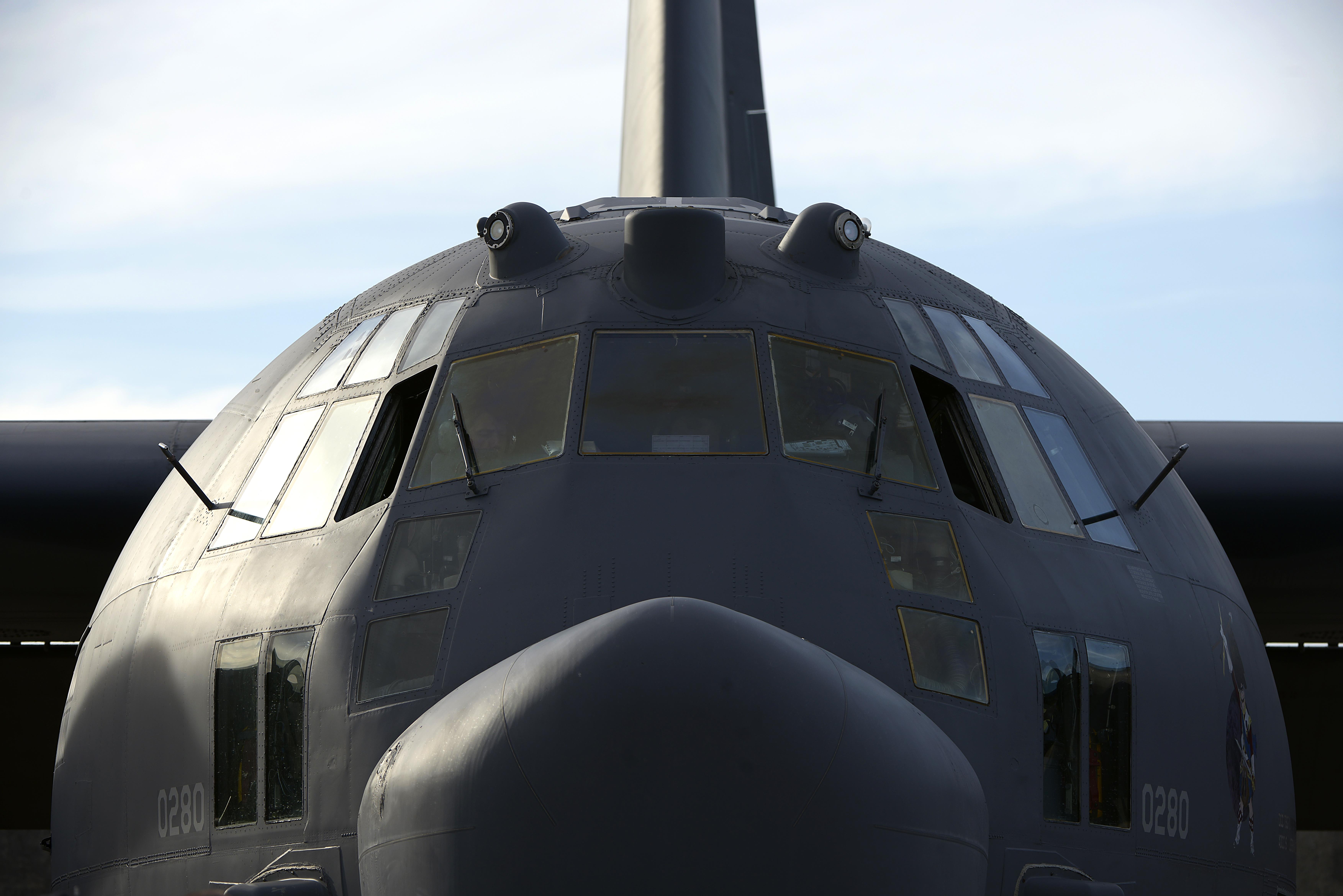 1st SOS, 353rd SOMXS work together to execute formation flight