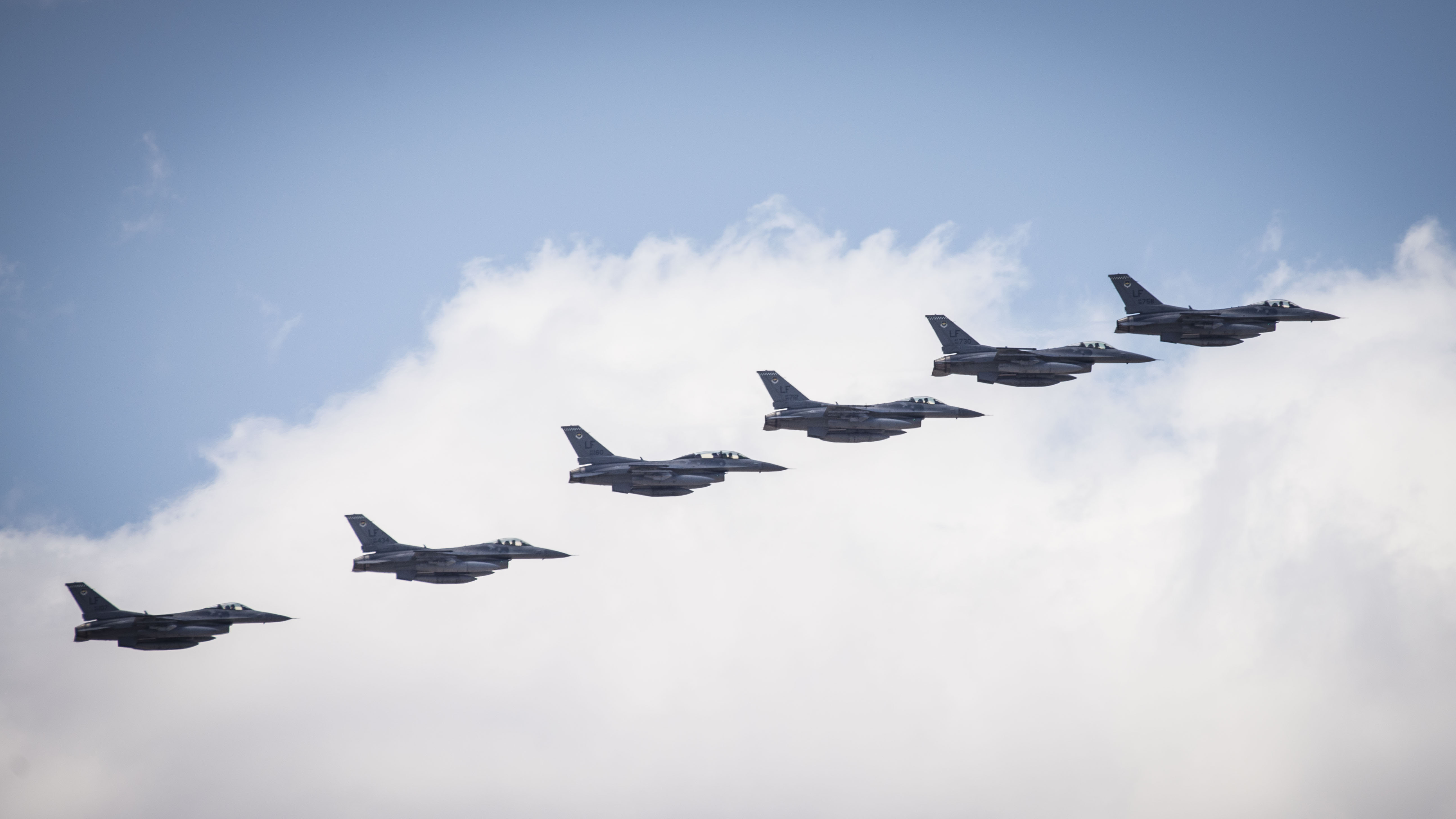Fighting Falcons arrive at Holloman > Luke Air Force Base > Article Display