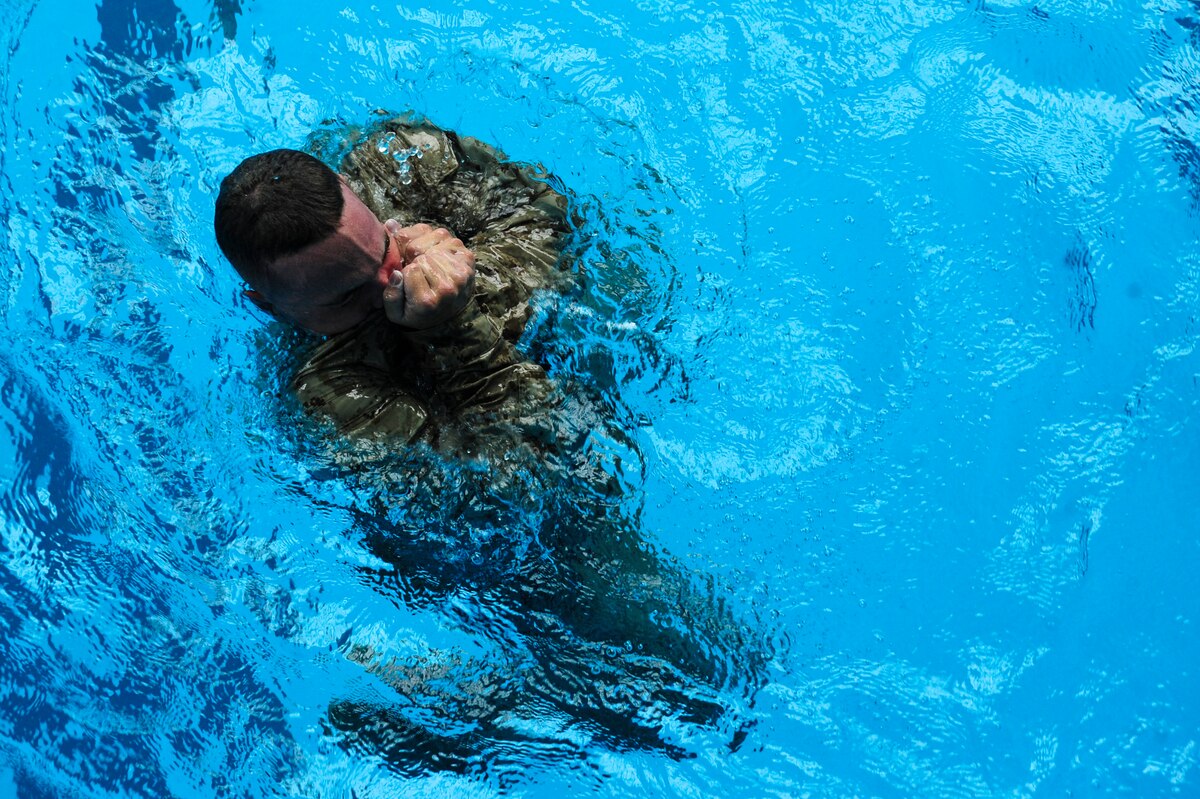 PHOTOS: U.S. Marines dive into water survival training > Seymour ...