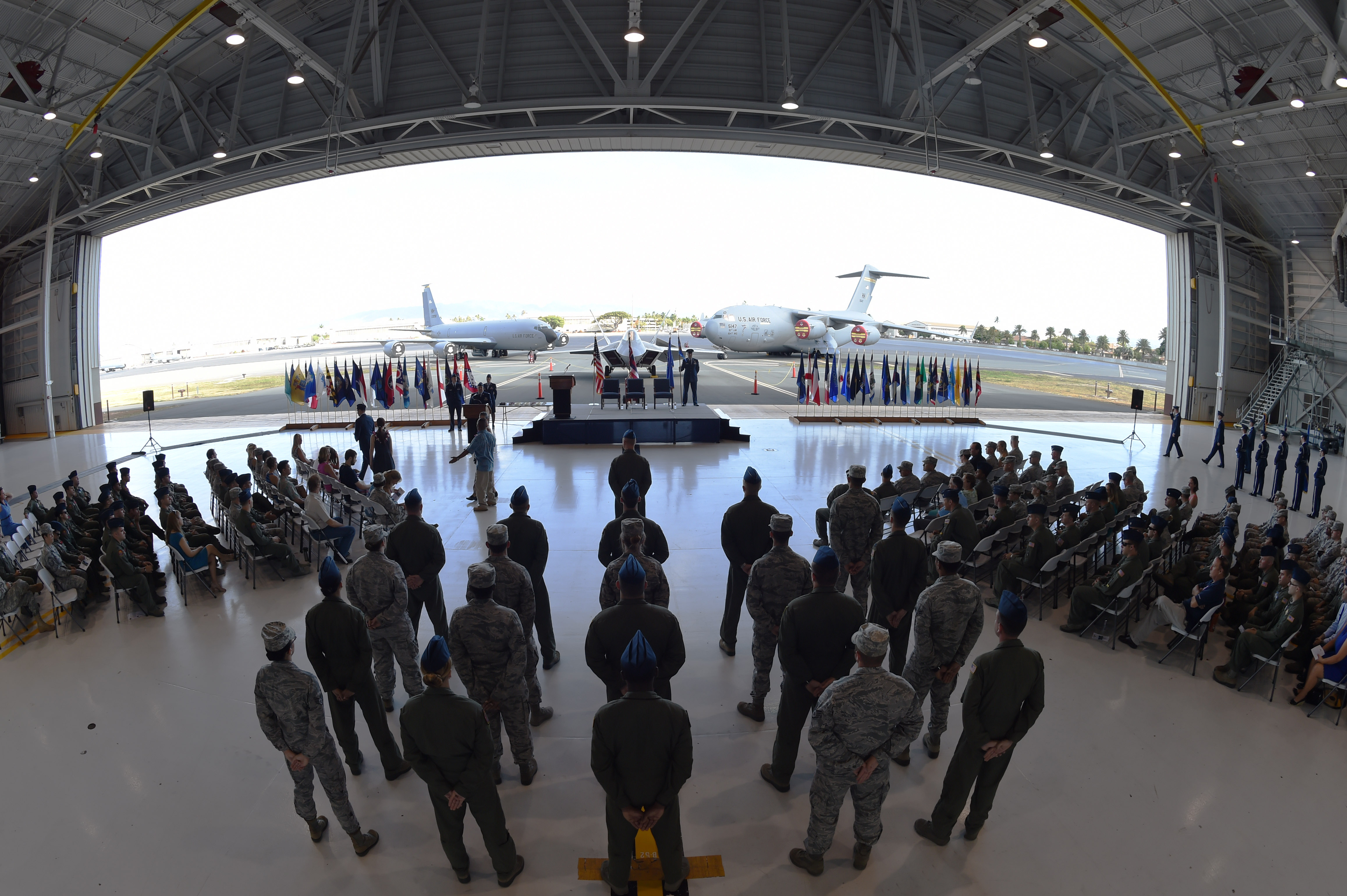 15th OG changes hands > 15th Wing > Article Display