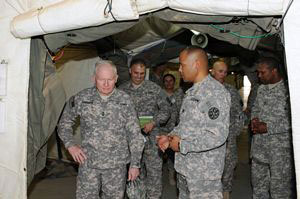Army National Guard leaders visit Soldiers in Iraq > National Guard ...