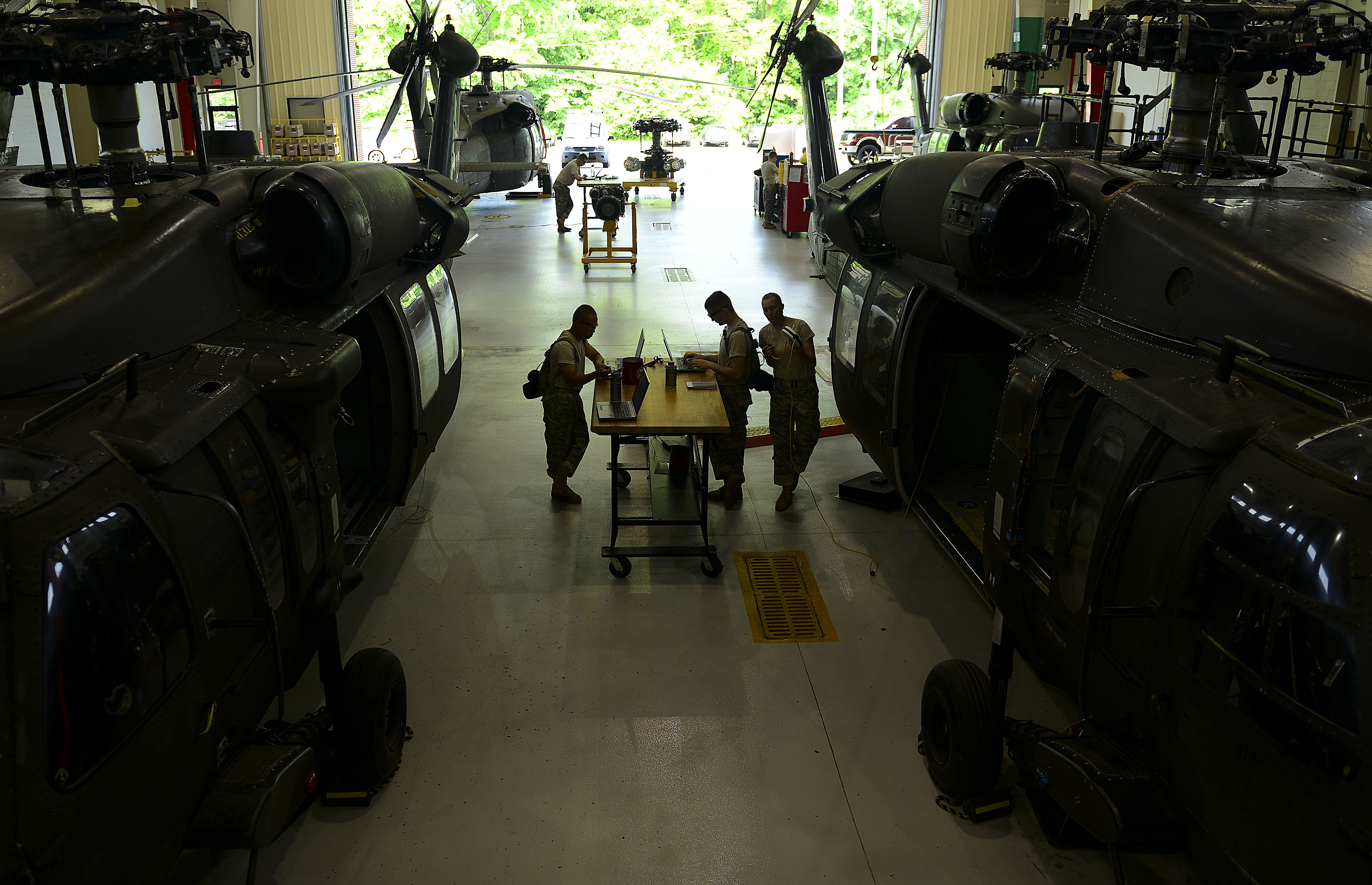 AIT students learn to maintain Army aircraft > Joint Base Langley ...