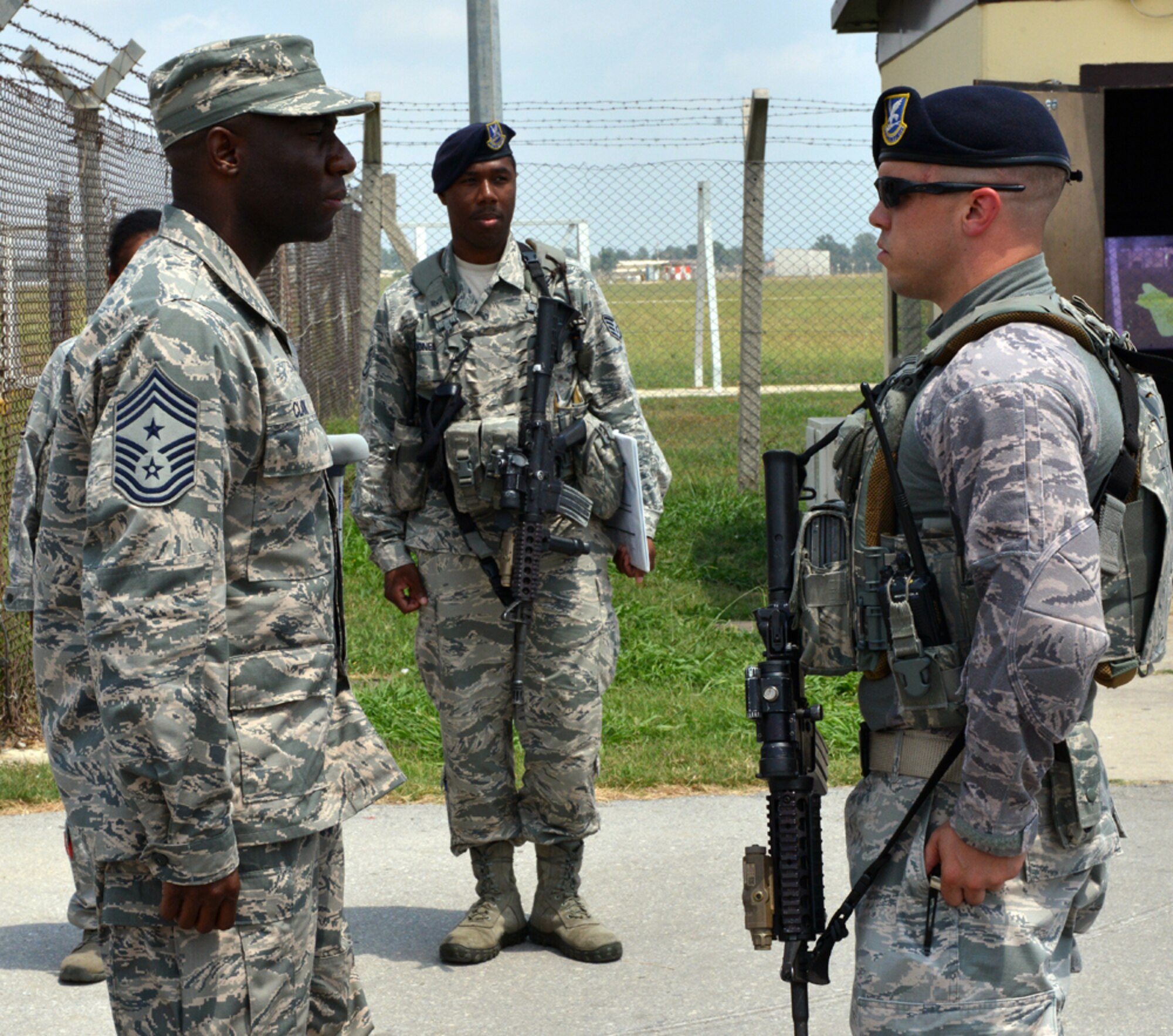 39th commander, chief visit 39th SFS defenders > Incirlik Air Base ...