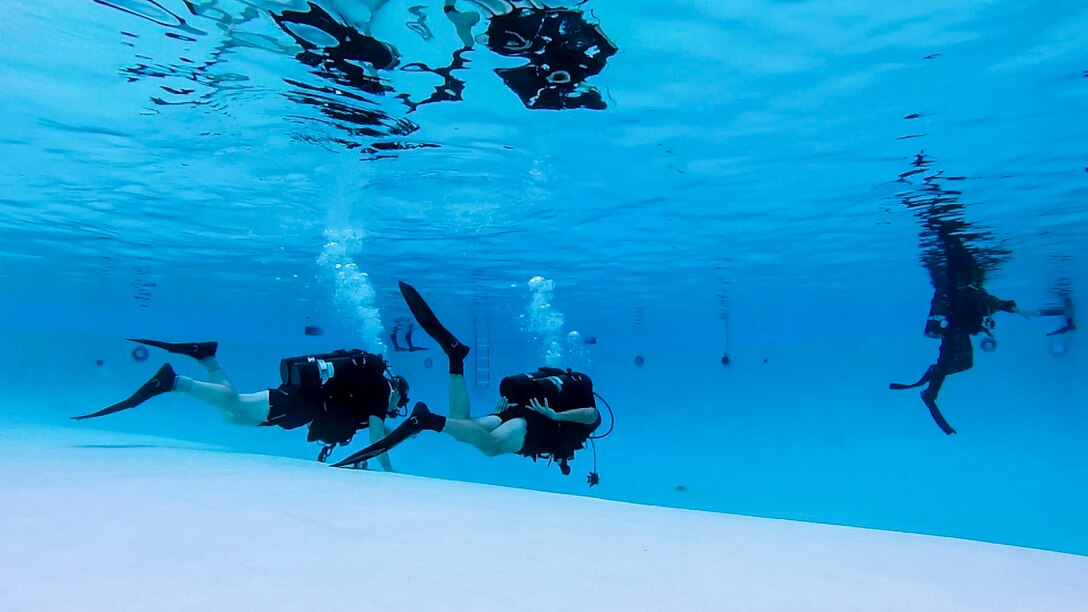 Marines and Sailors Qualify as Dive Supervisors