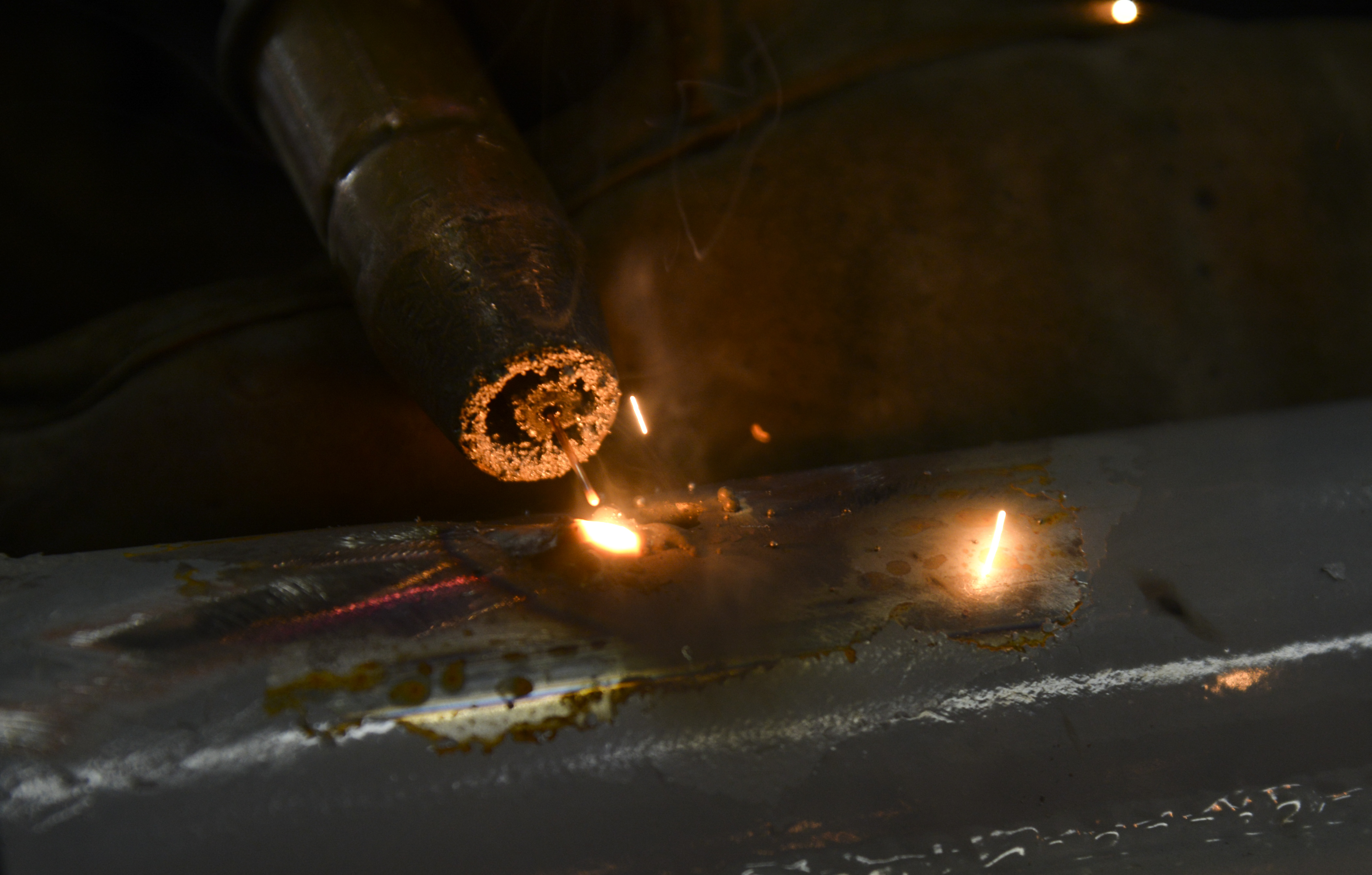 Sparks fly at Metal Tech. > Yokota Air Base > Article Display