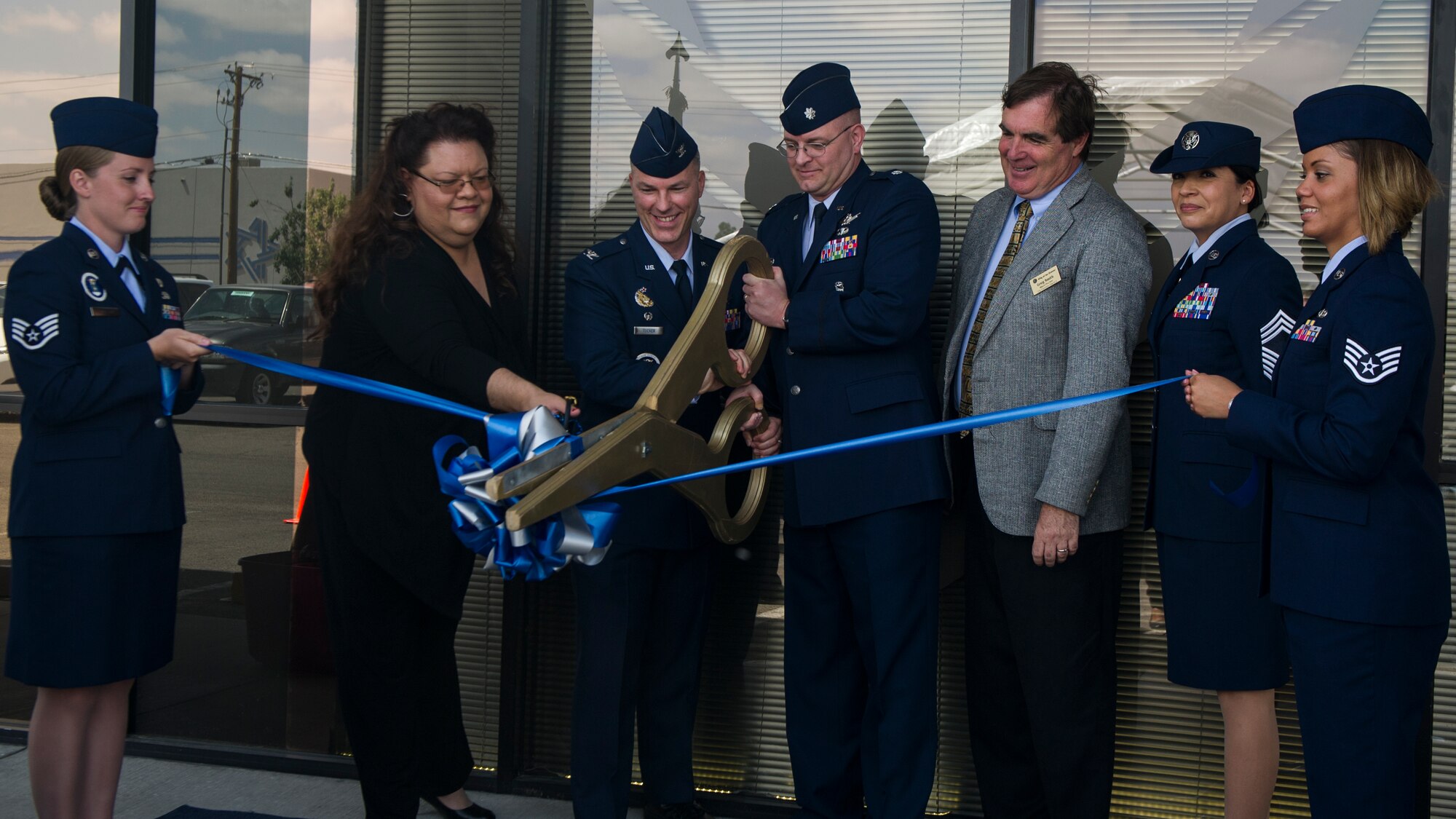 Recruiting hub opens in El Paso > Holloman Air Force Base > Display