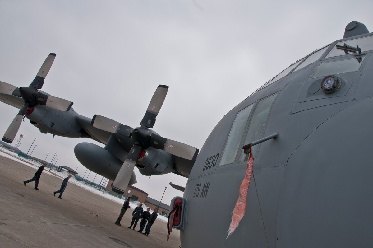 Sea Cadets visit 179th Airlift Wing > 179th Cyberspace Wing > News