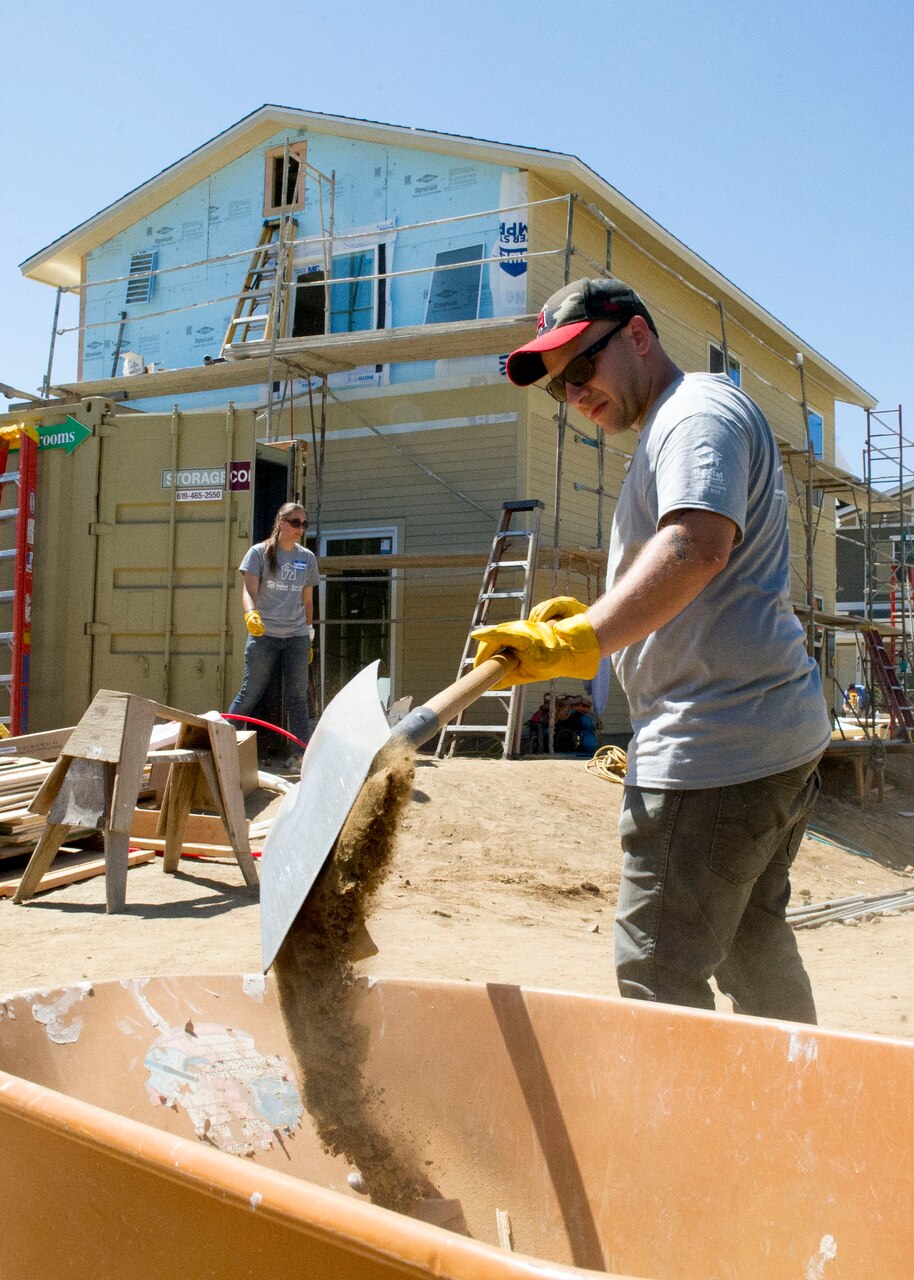 America Sailors Participate in 'Home Builders Blitz' > United States ...