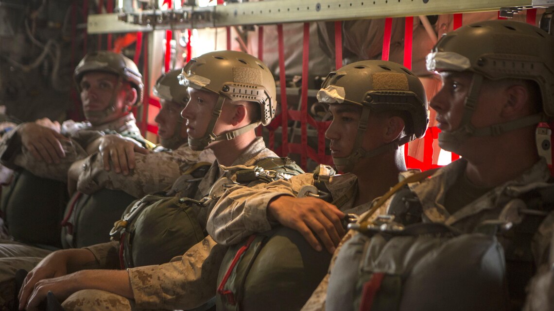 Recon Marines conduct intentional water jumps > United States Marine ...